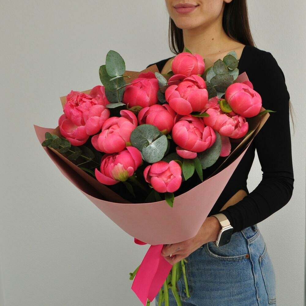 Коралловые пионы, 11 штучек с эвкалиптом