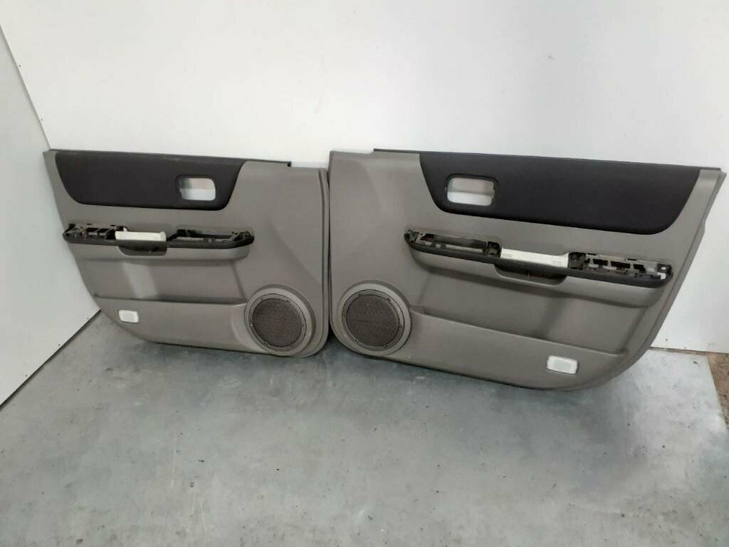Обшивка двери передней Nissan X-Trail T30 2004 809008H300