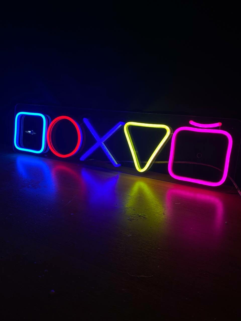 Неоновая лампа плейстейшен / Размеры: 600х140 мм