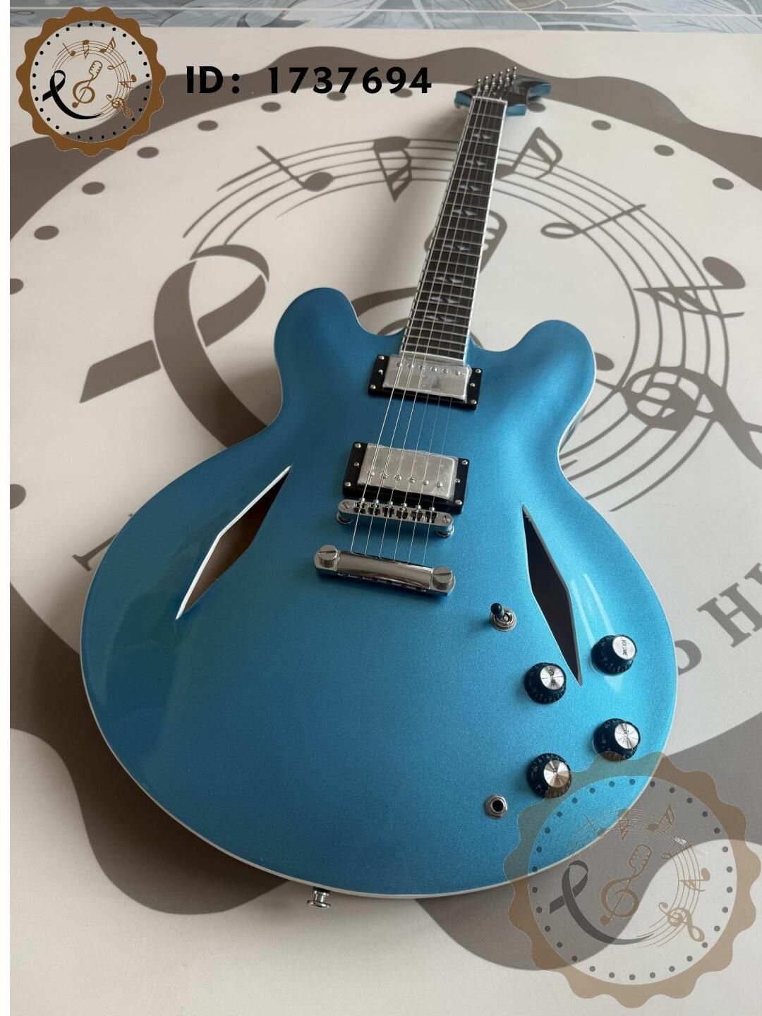 Джазовая полупустотелая Электрогитара