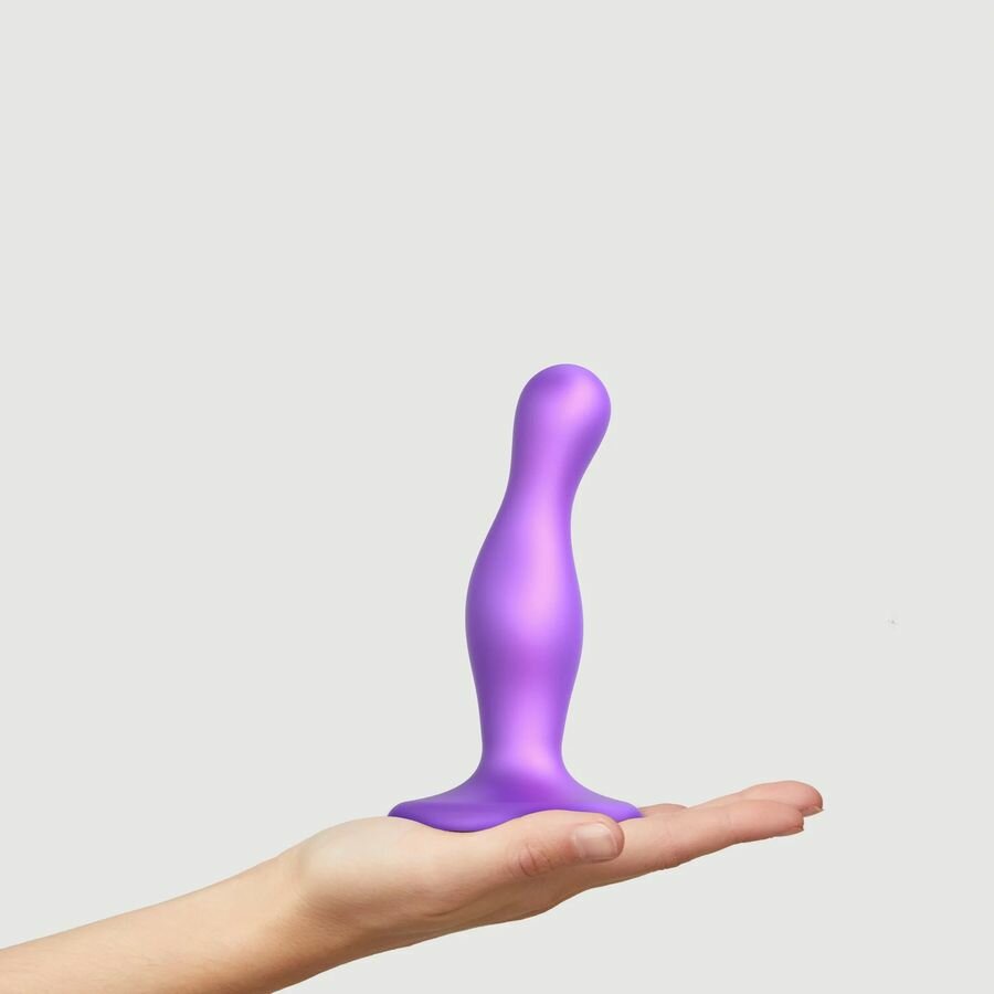 Lovely Planet Фаллоимитатор Strap-On-Me Dildo Plug изогнутый, фиолетовый металлик S, 14,5 см Фаллоимитатор