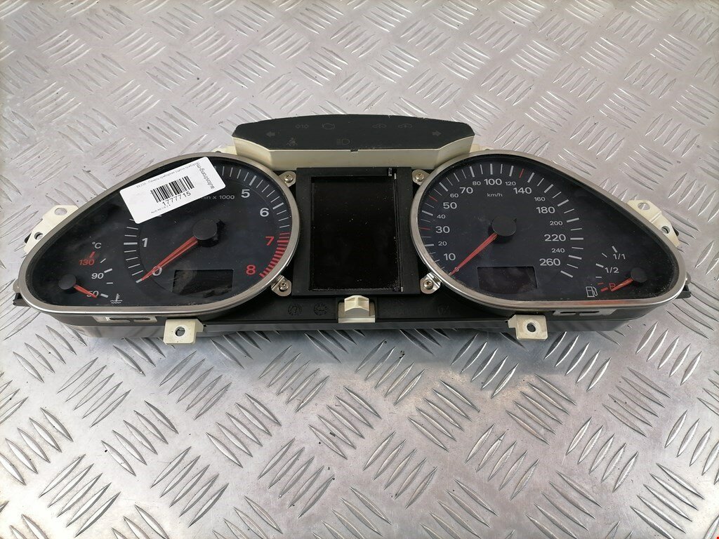 Панель приборная (щиток приборов) Audi A6 C6 4F0920901G арт. 1777715