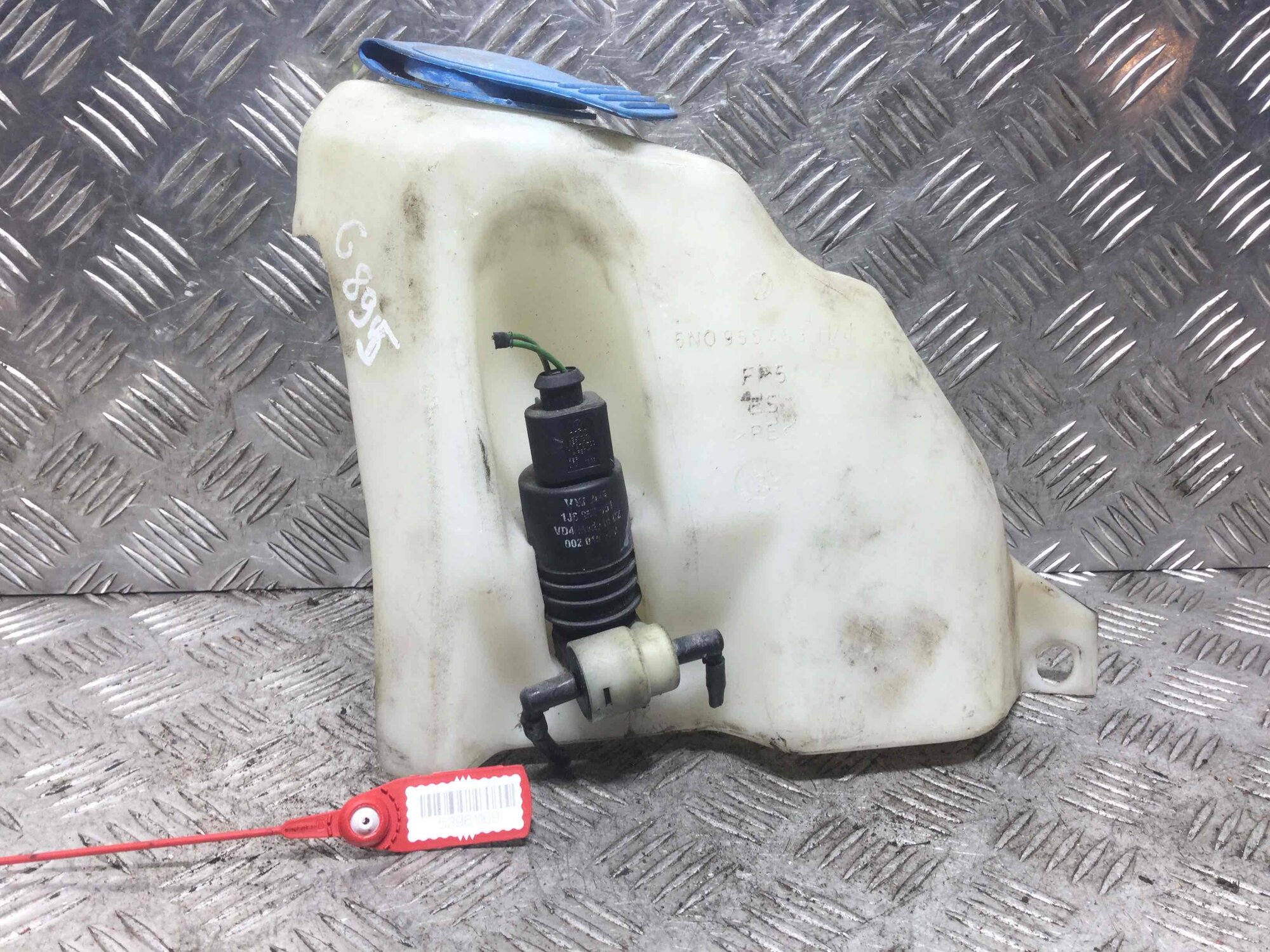 Б/У Бачок омывателя Volkswagen Polo 4 поколение (2001-2005) 2003 г.