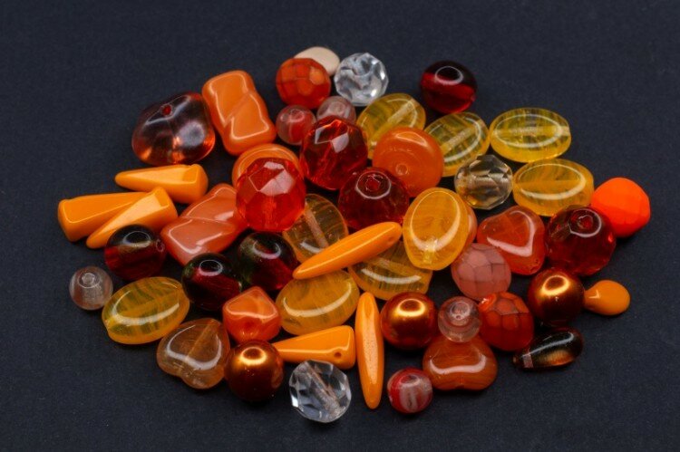 Бусины микс №008 Preciosa, оранжевая гамма, стеклянные, 25г (около 40шт)