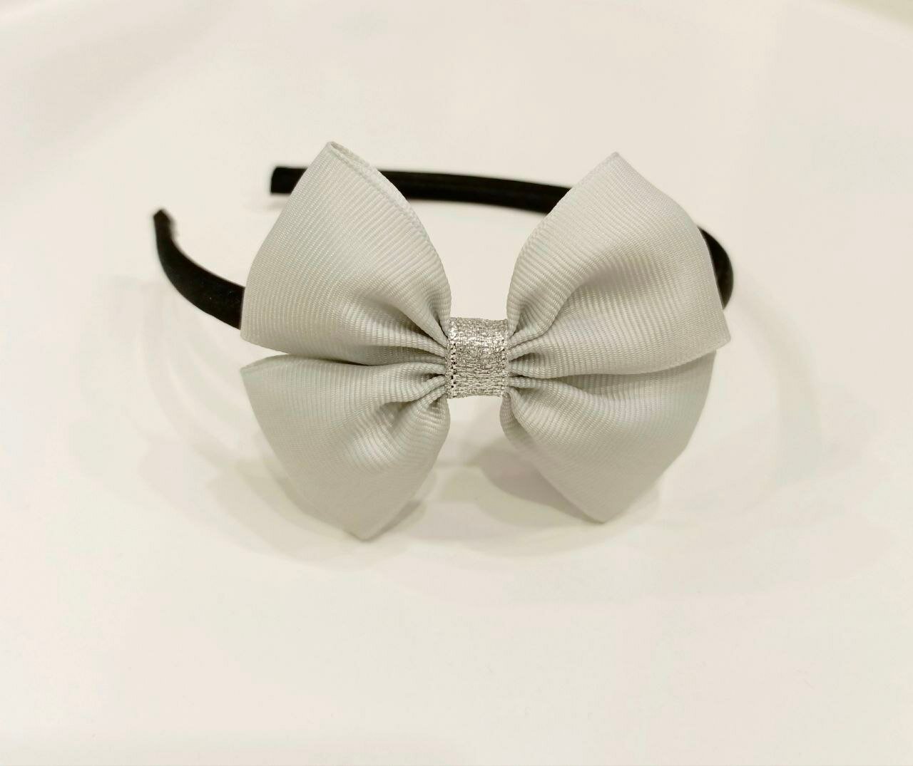 Ободок с серым бантиком