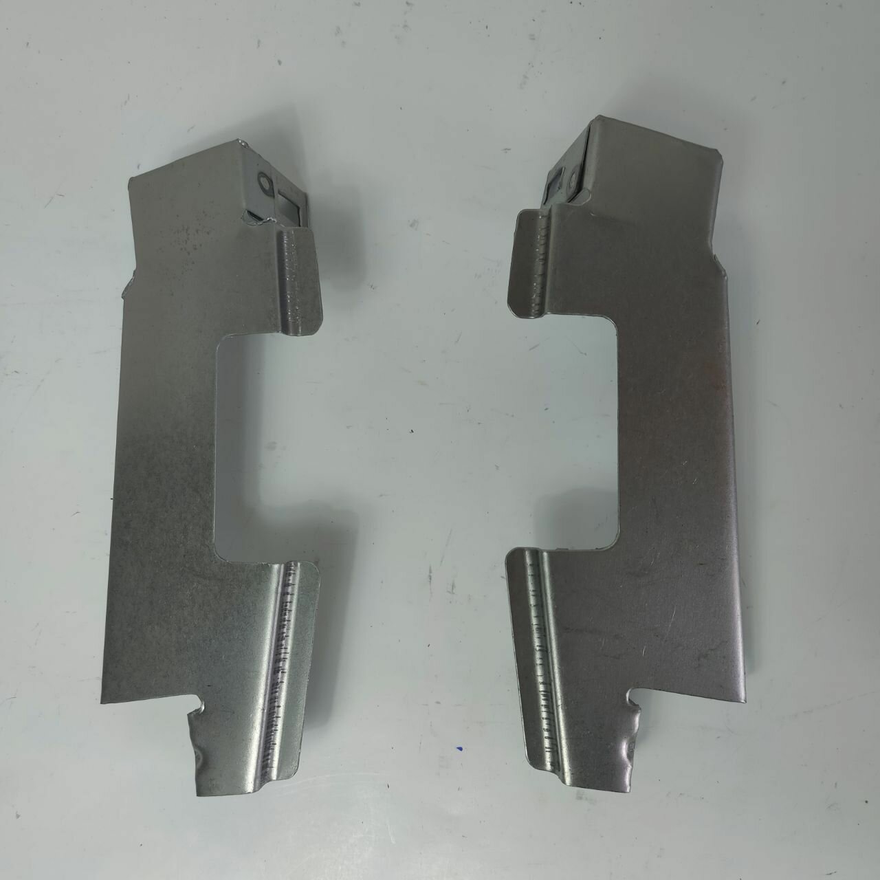 Кронштейн решетки радиатора лада ВАЗ 2107 комплект (левый+правый)