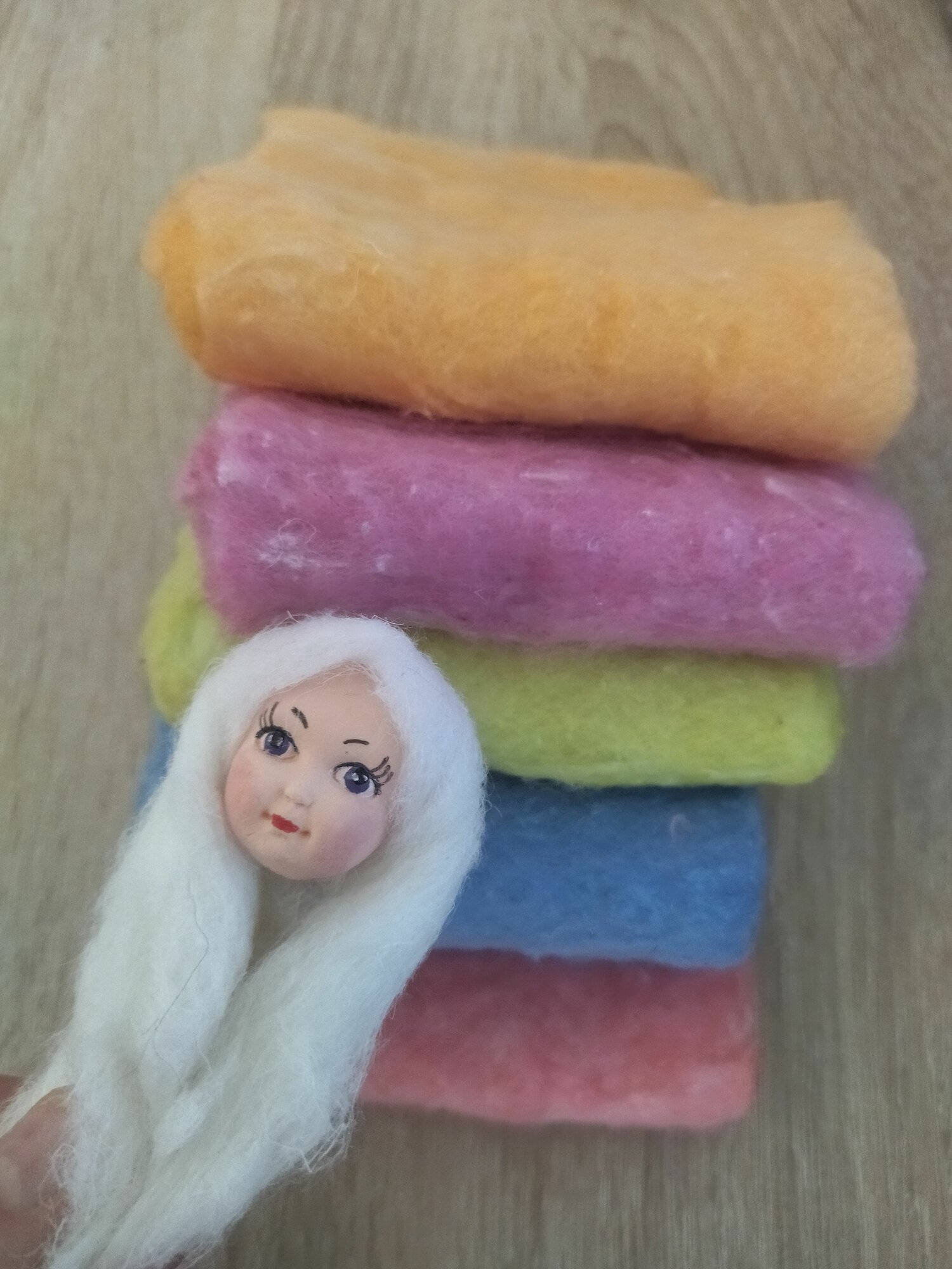 Набор: вата - 5 шт, цветная, окрашенная + личико - 1 шт, раскрашенное, для ватных игрушек, хлопок, 20 см * 9 см