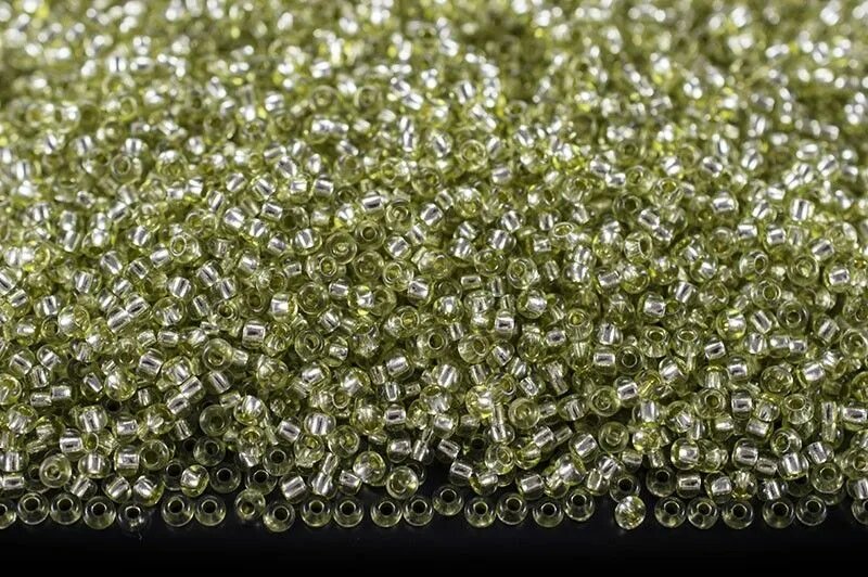 Бисер Preciosa 78152 салатовый с серебром 10/0, 5 г
