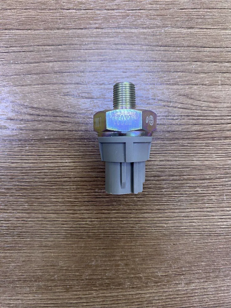 Датчик давления масла Geely MK Ck Emgrand EC7 X7 Vision