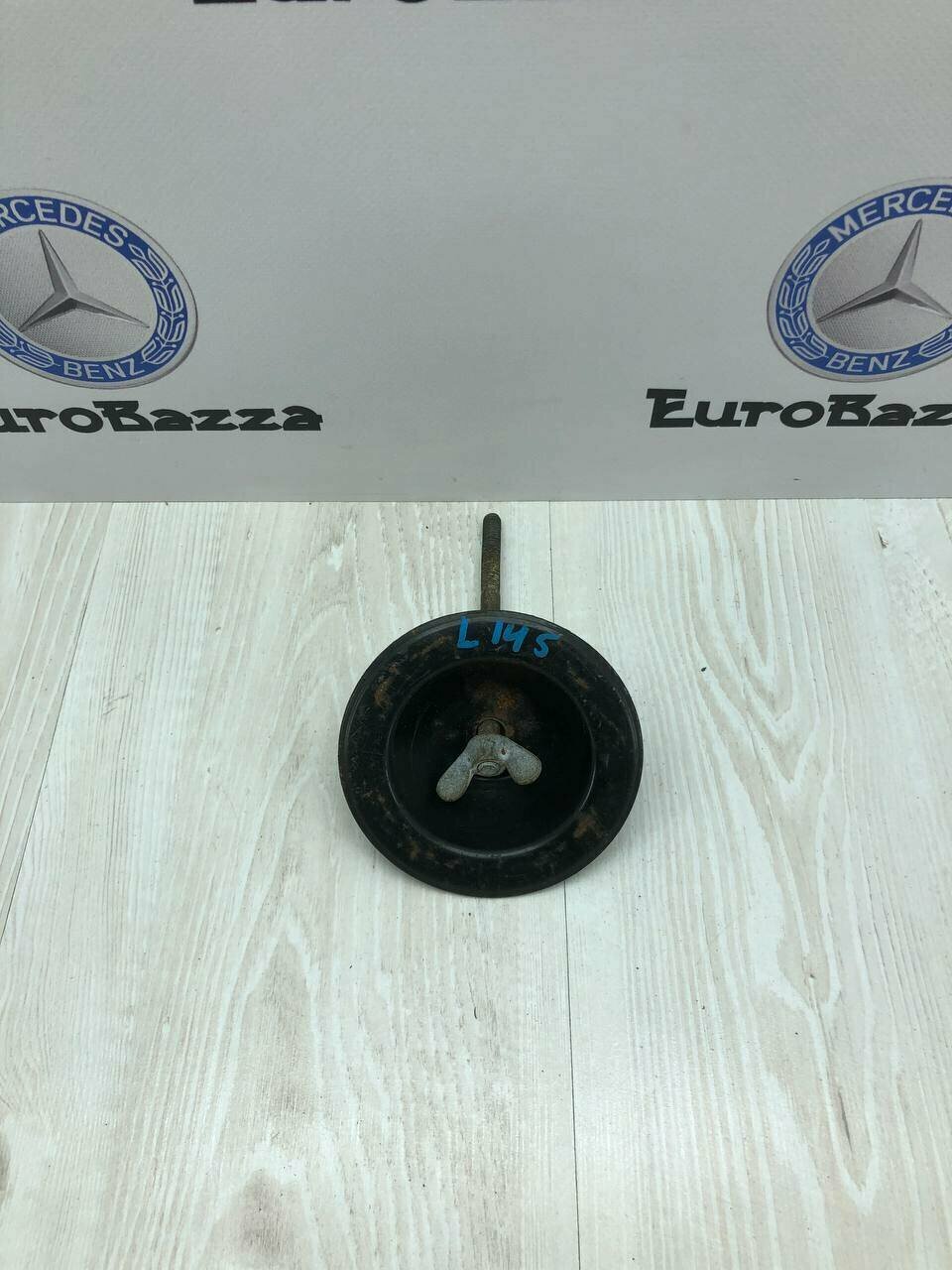 Винт крепления запасного колеса Mercedes W116 A1268900214