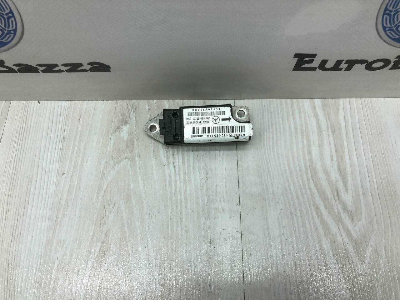 Датчик удара Mercedes W210 A0018205626