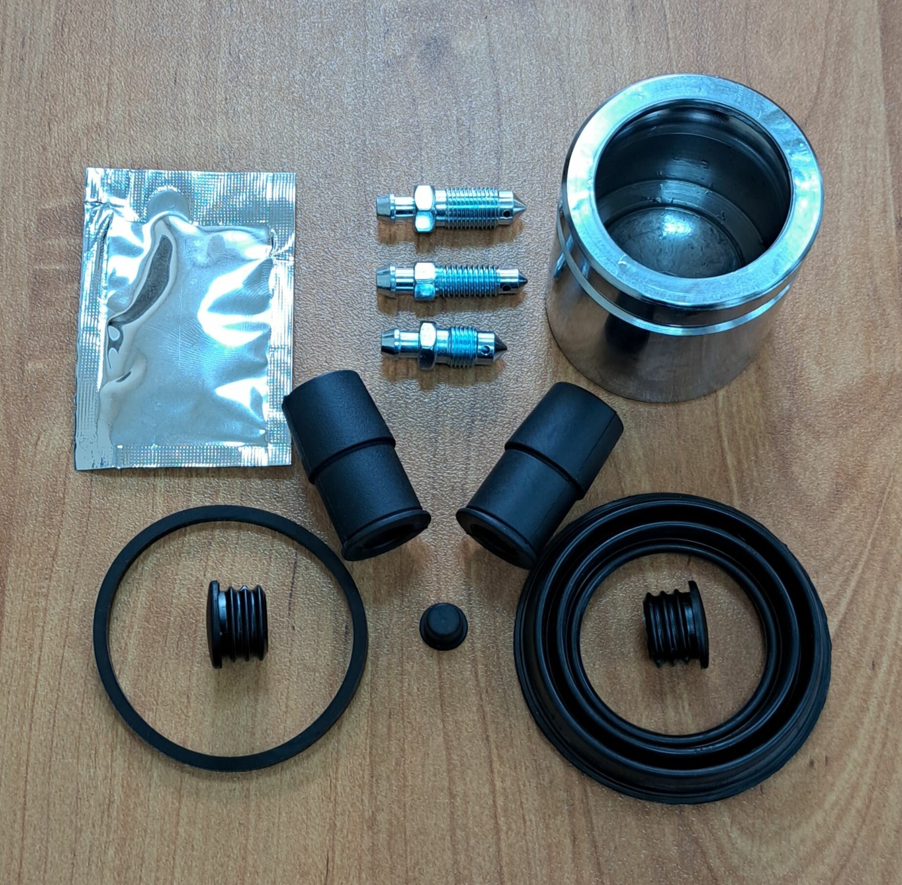 X24B0061ВТ Ремкомплект переднего тормозного суппорта с поршнем FIAT, RENAULT, FORD, NISSAN/ 254936