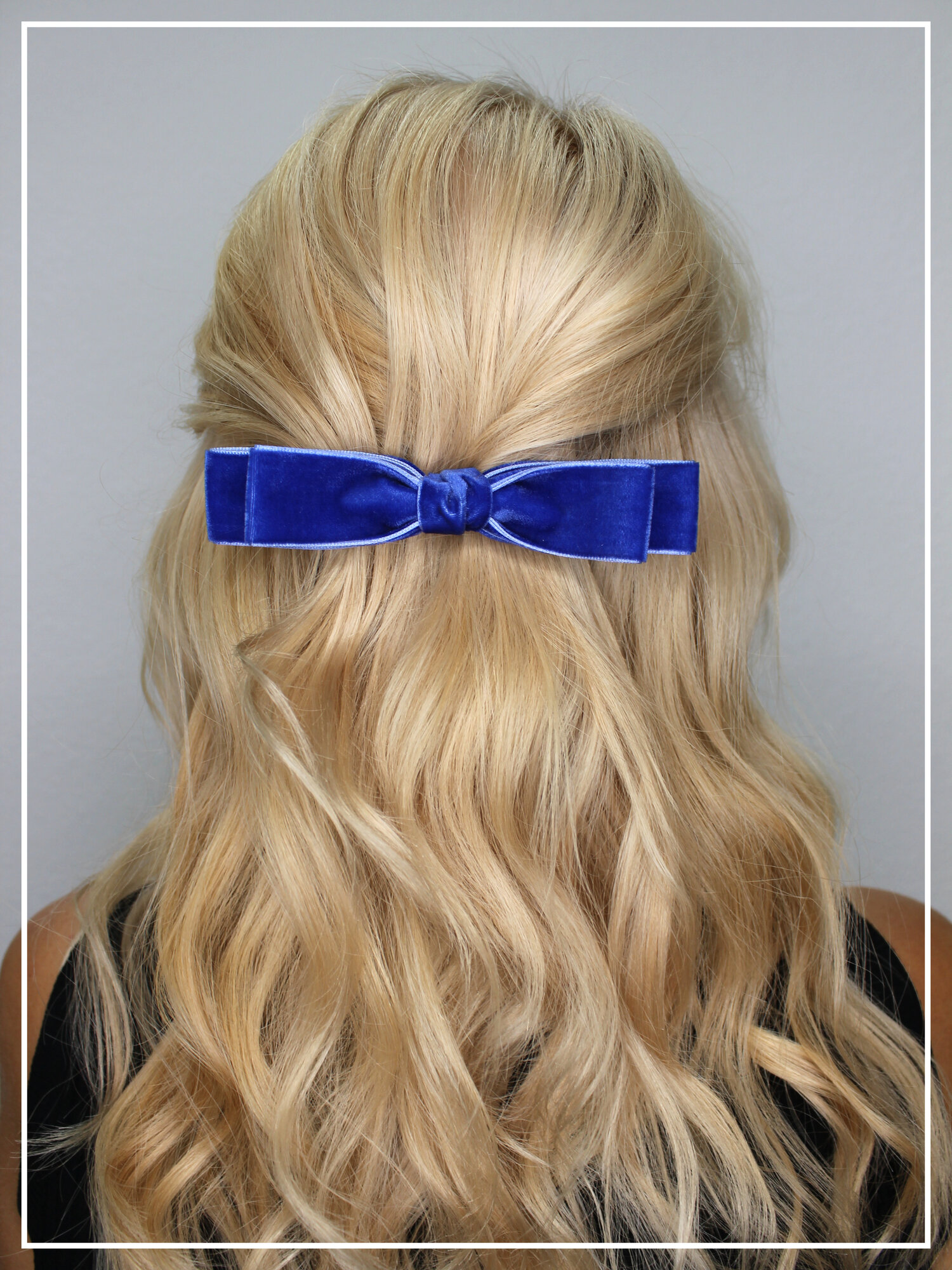 Заколка для волос. Синий бант для волос на заколке ручной работы из бархатной ленты.