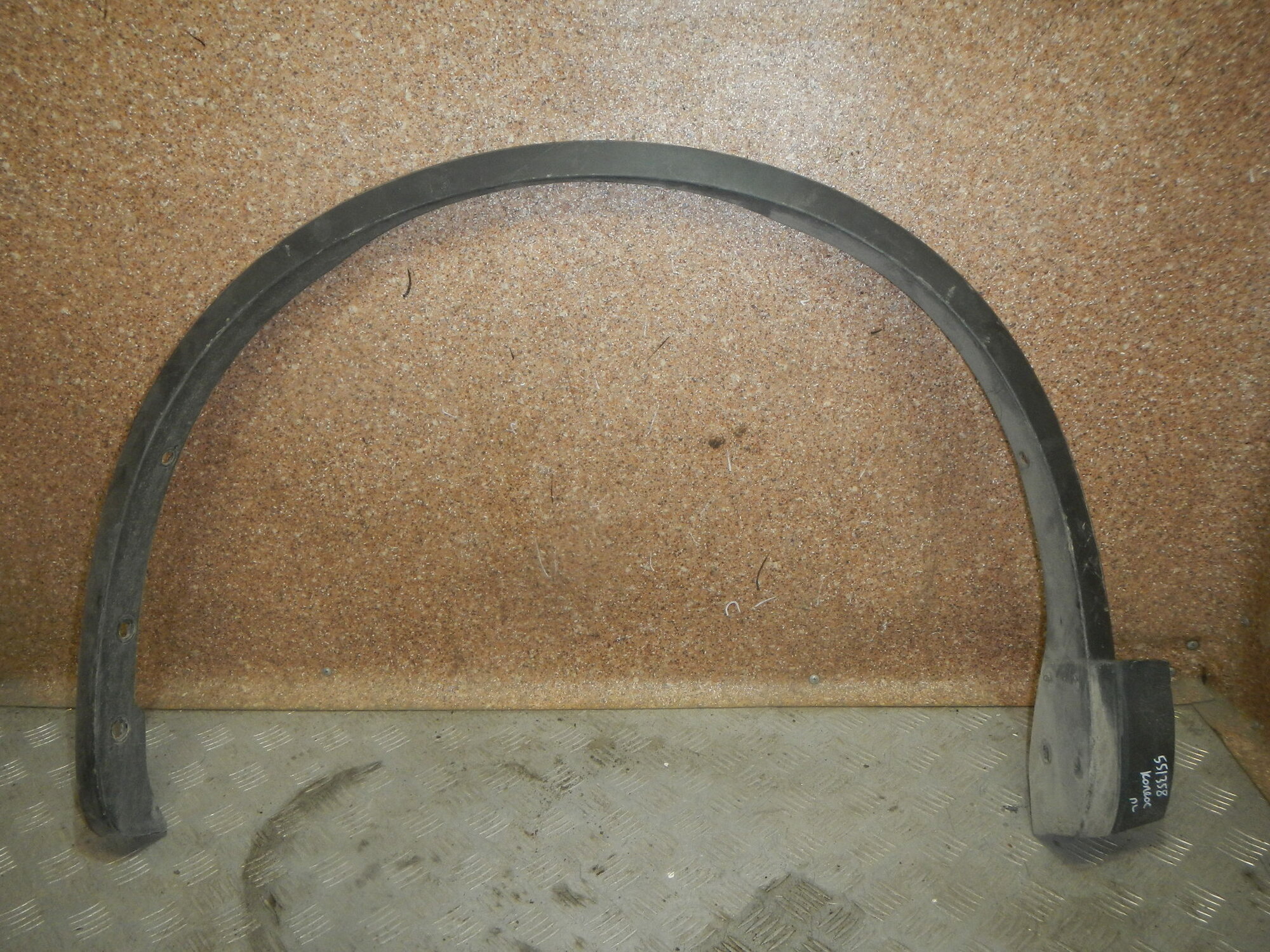 Б/У Накладка крыла переднего левого, Renault (Рено)-KOLEOS (17-) RENAULT KOLEOS (17-) Царапины. 551358 RENAULT арт. 6387...