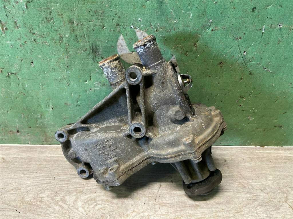 Корпус насоса водяного (помпы) VW Golf 3 Vento 91-97