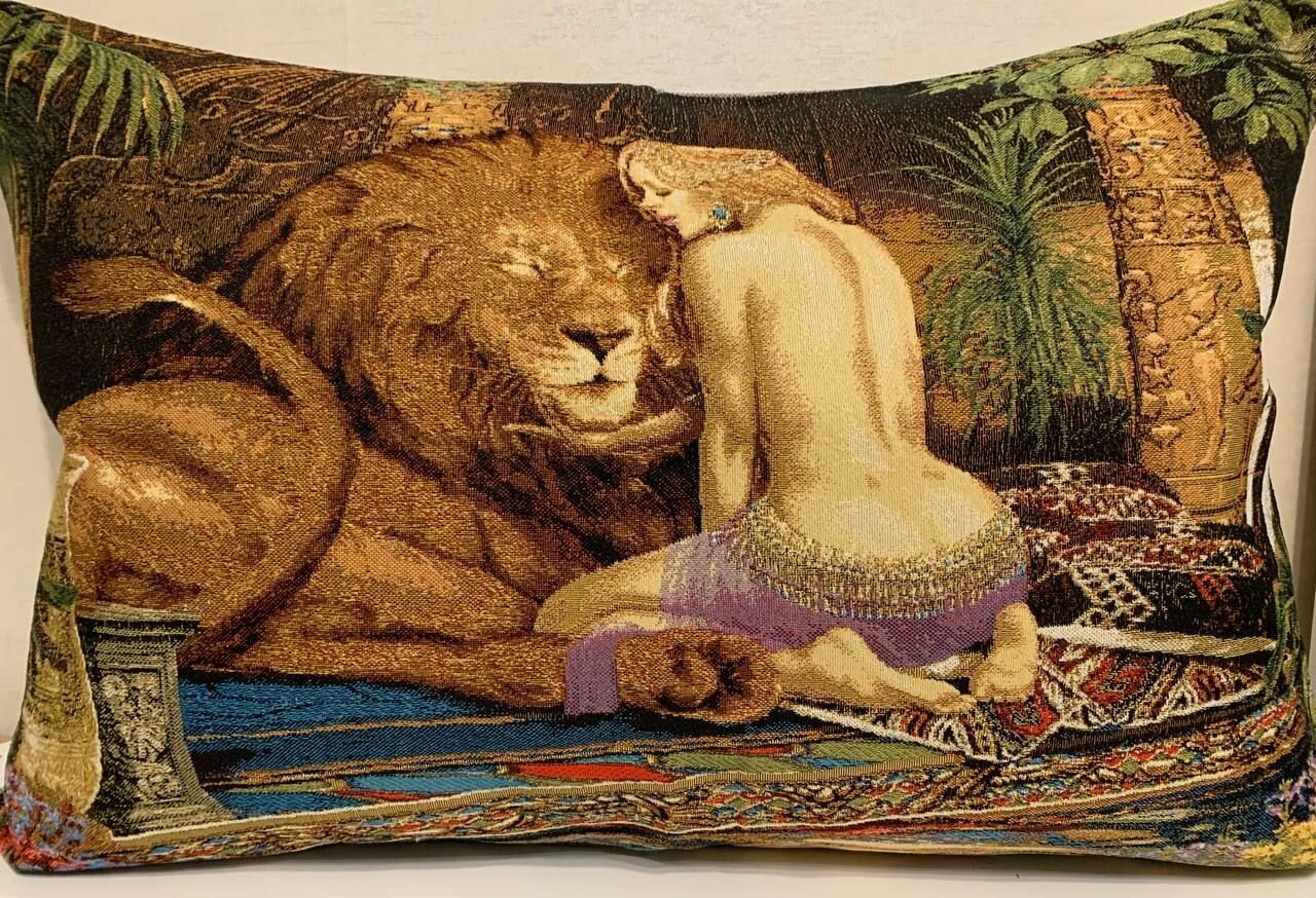 Гобелен, гобеленовая декоративная наволочка 44х63 см / "Сказочный друг"