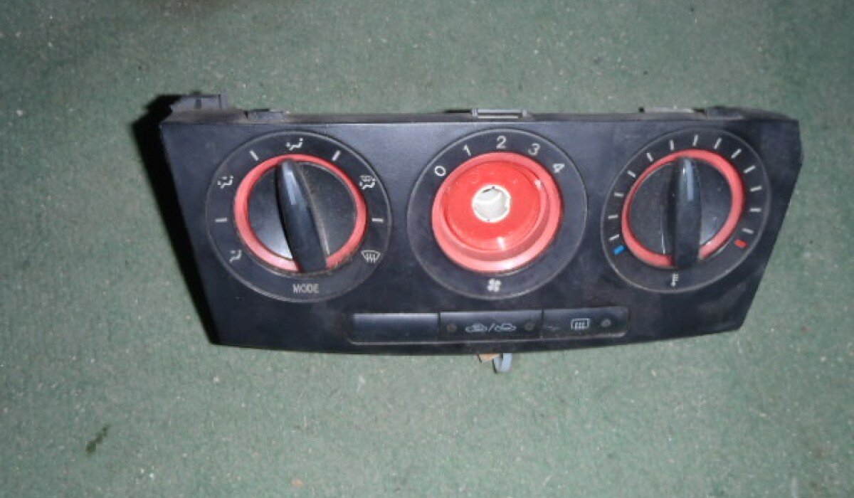 Блок управления климатической установкой 3 (BK) Mazda BP4K61190C