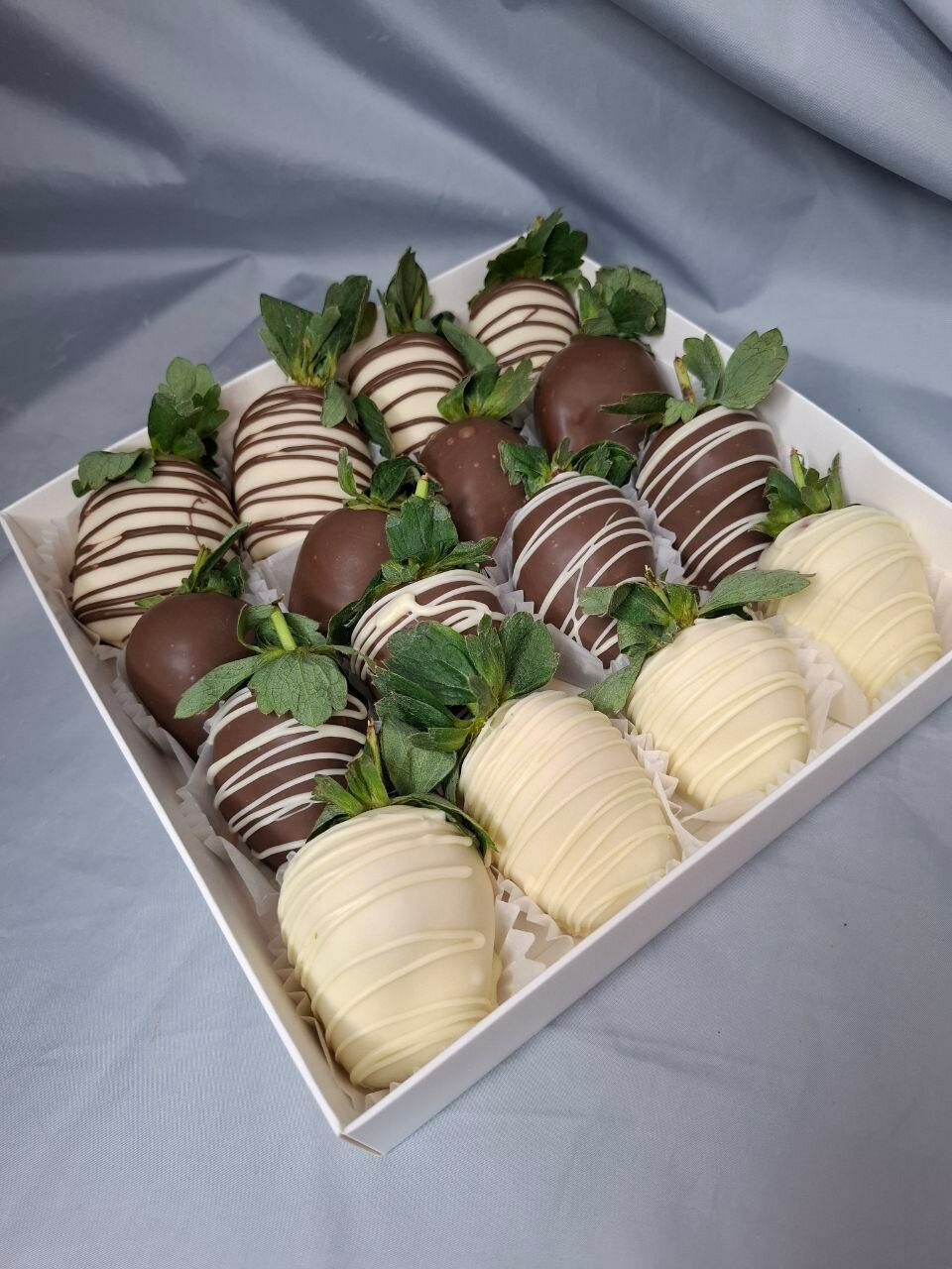 Клубника в шоколаде 16-25шт . подарок на день рождения ,8 марта 1 сентября юбилей жене день влюбленных