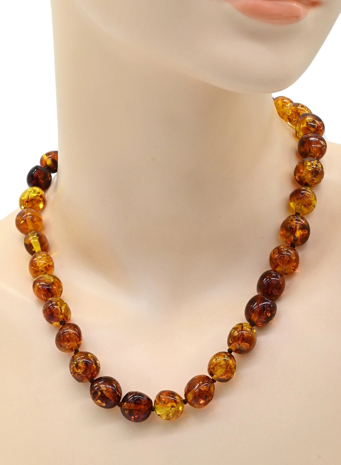 Бусы, янтарь