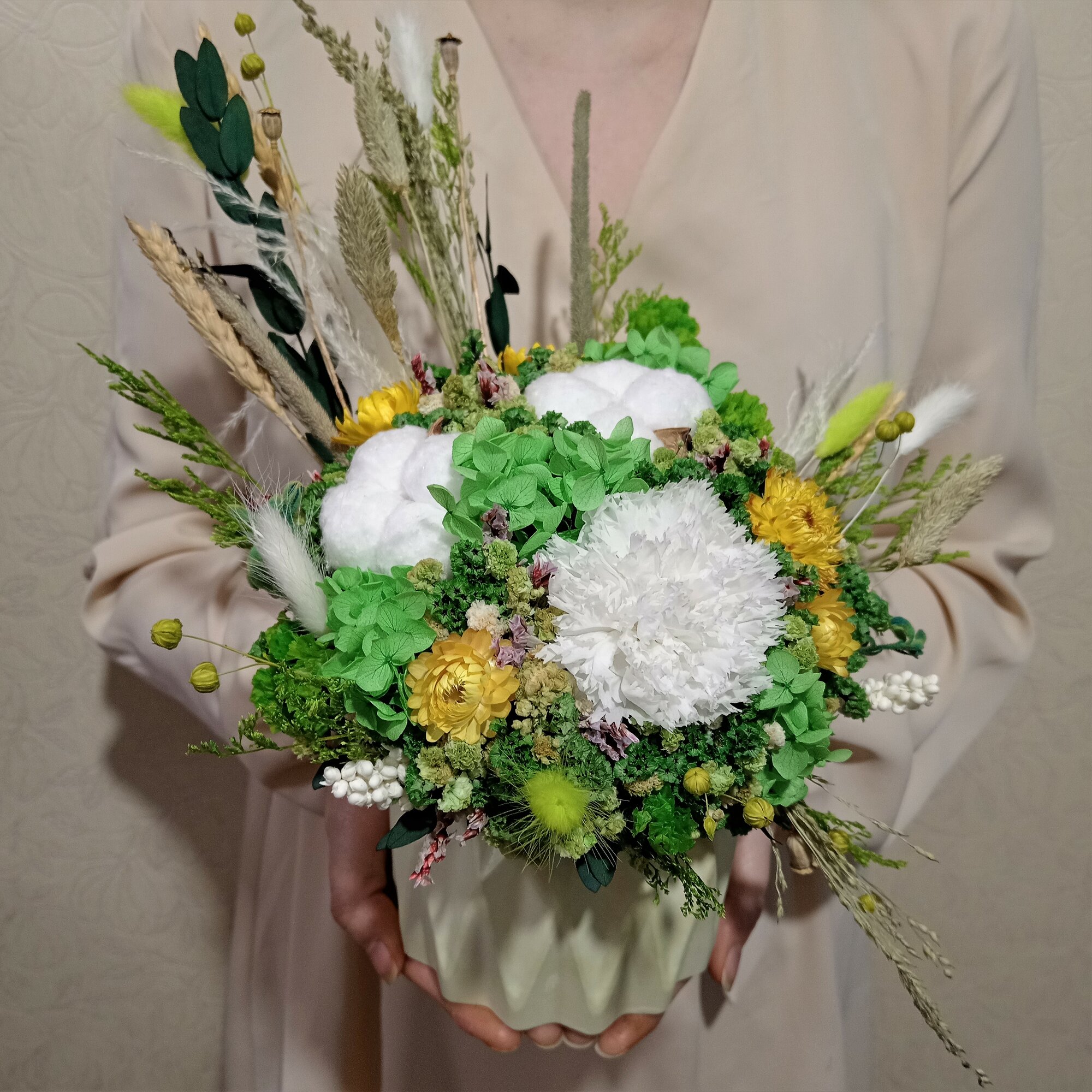 Букет сухоцветов Floral Accord "Гвоздика", в гипсовой вазе, стабилизированный, 18x19x18 см