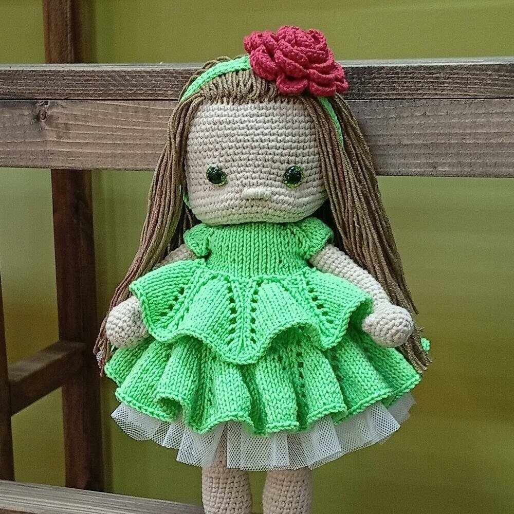 Куколка вязаная, с проволочным каркасом, голова поворачивается, глазки на креплении