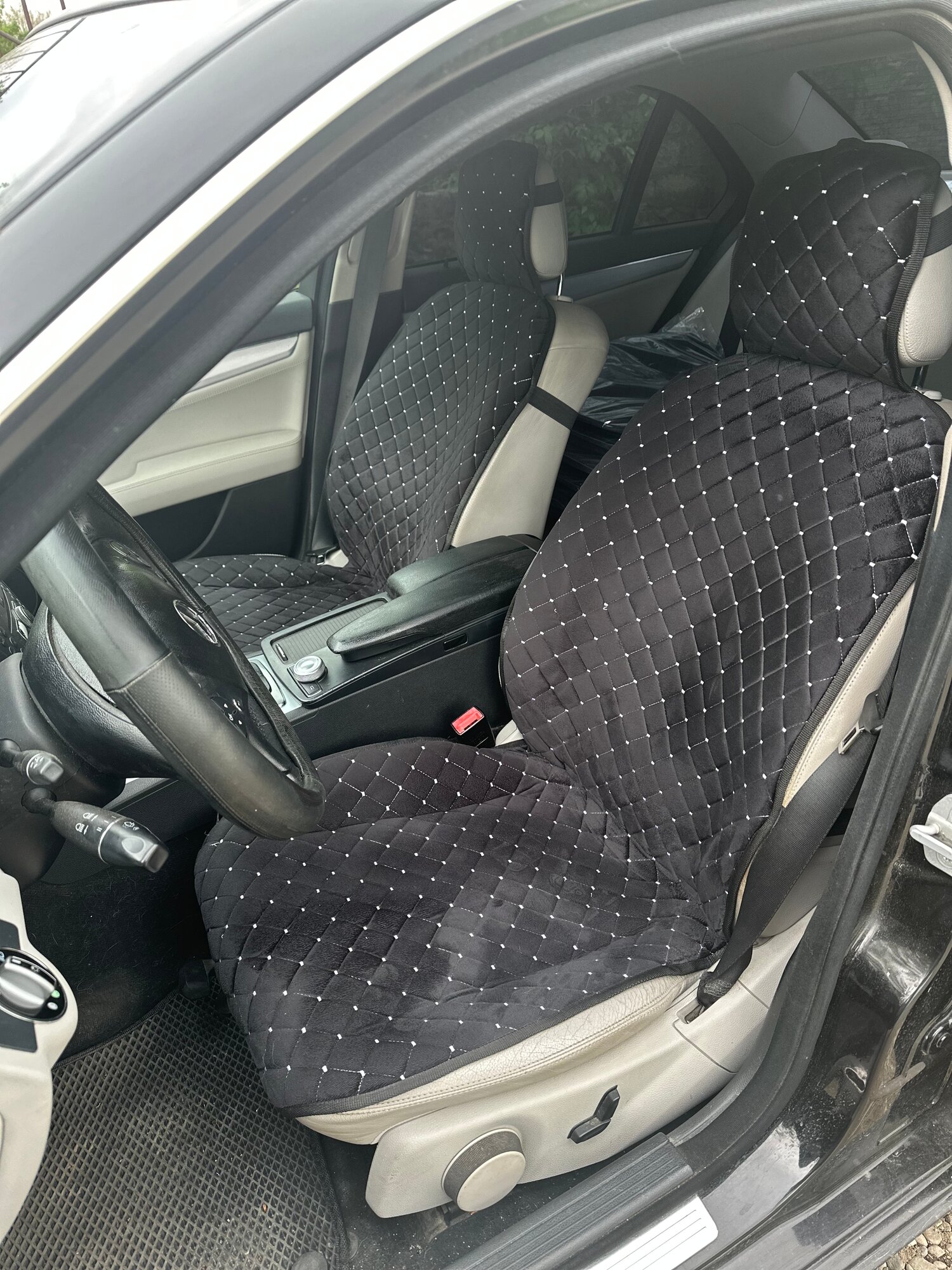 Накидки чехлы на авто из велюра на передние сиденья машины 2шт. Черный ромб/белая строчка