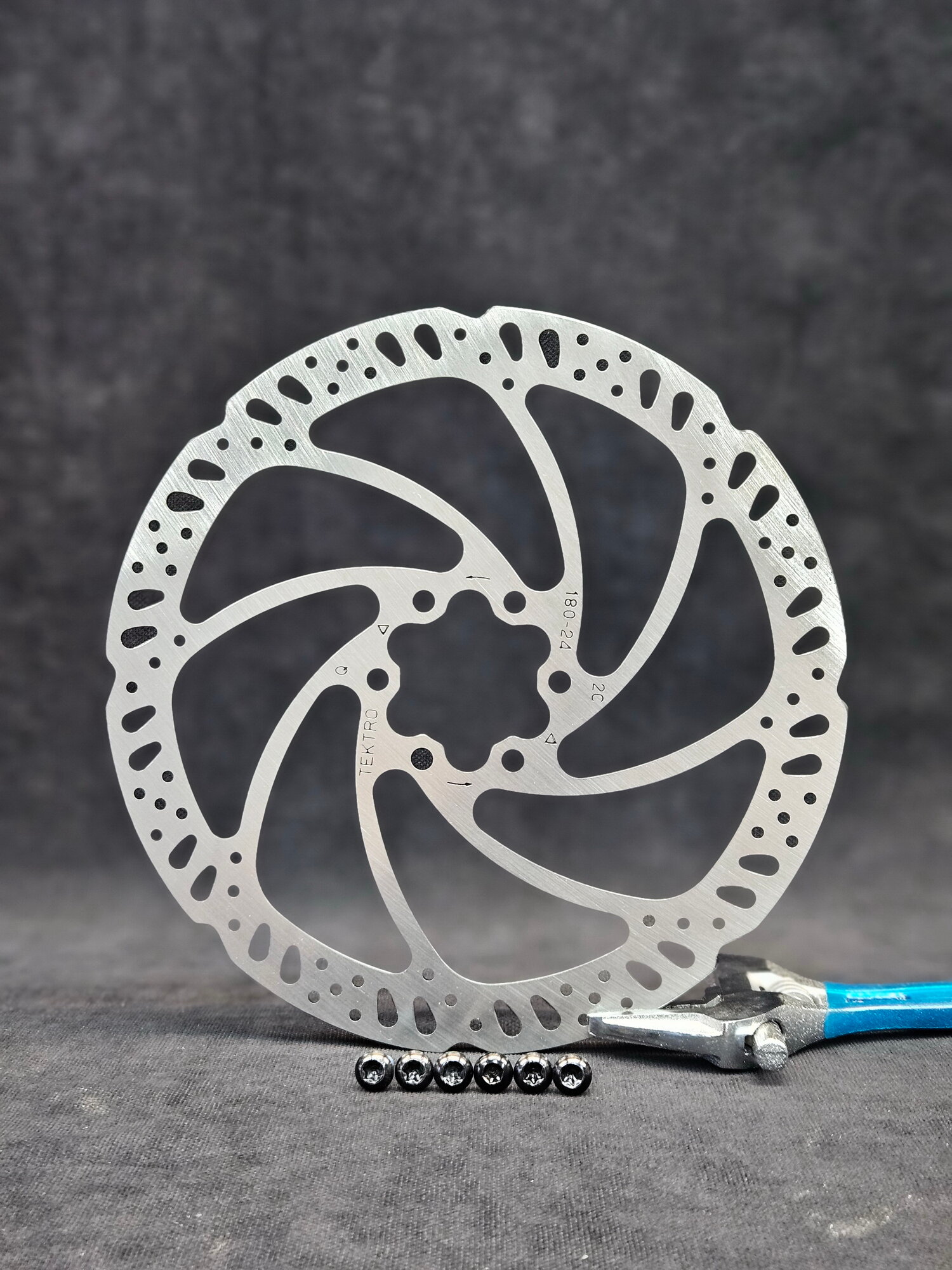 Тормозной диск (ротор) Tektro TR-24, 180 мм, 6 болтов, болты крепления в комплекте, серебристый