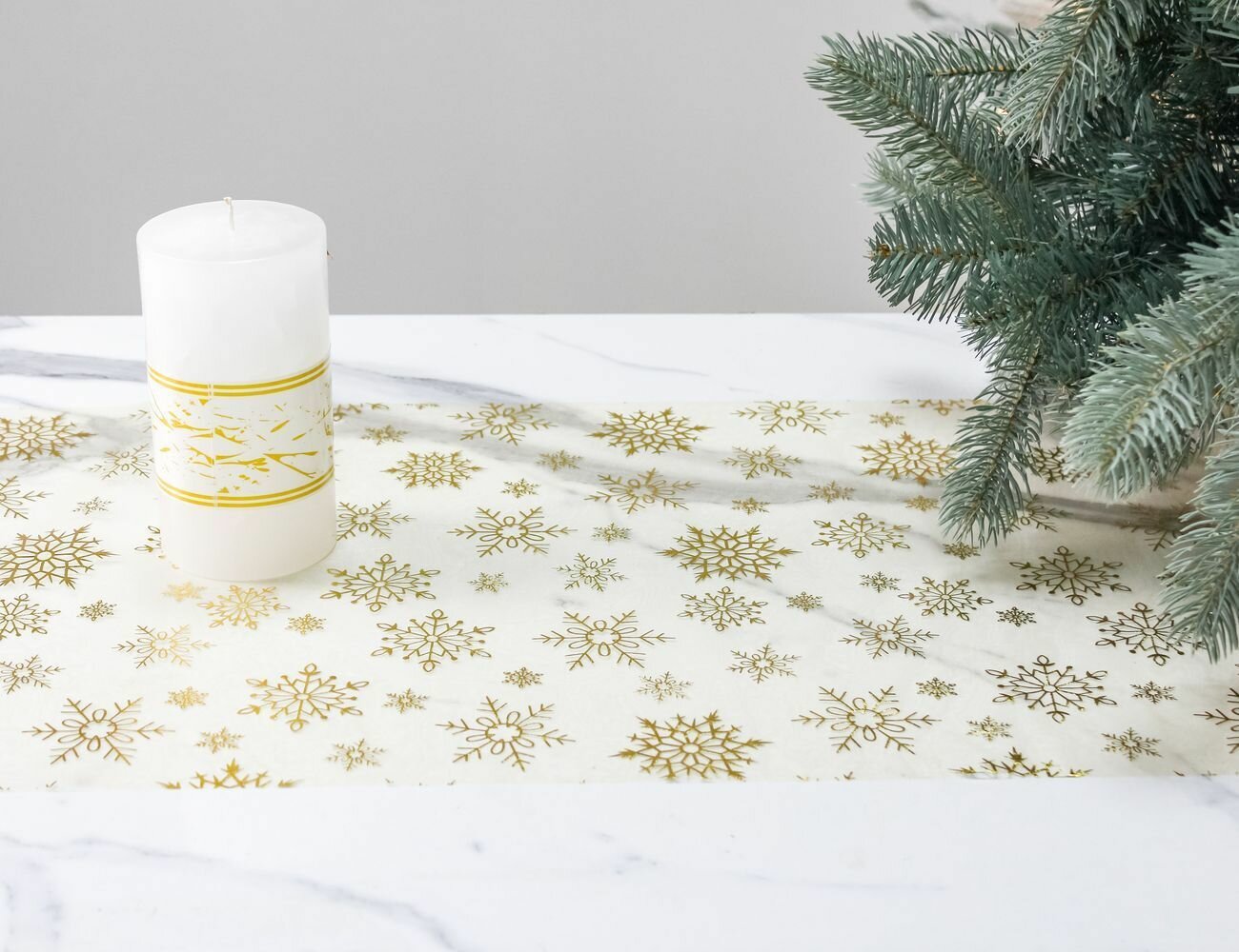 Ткань для декорирования шайни голд - снежинки и облака, полиэстер, 200х36 см, Koopman International 767615130-2