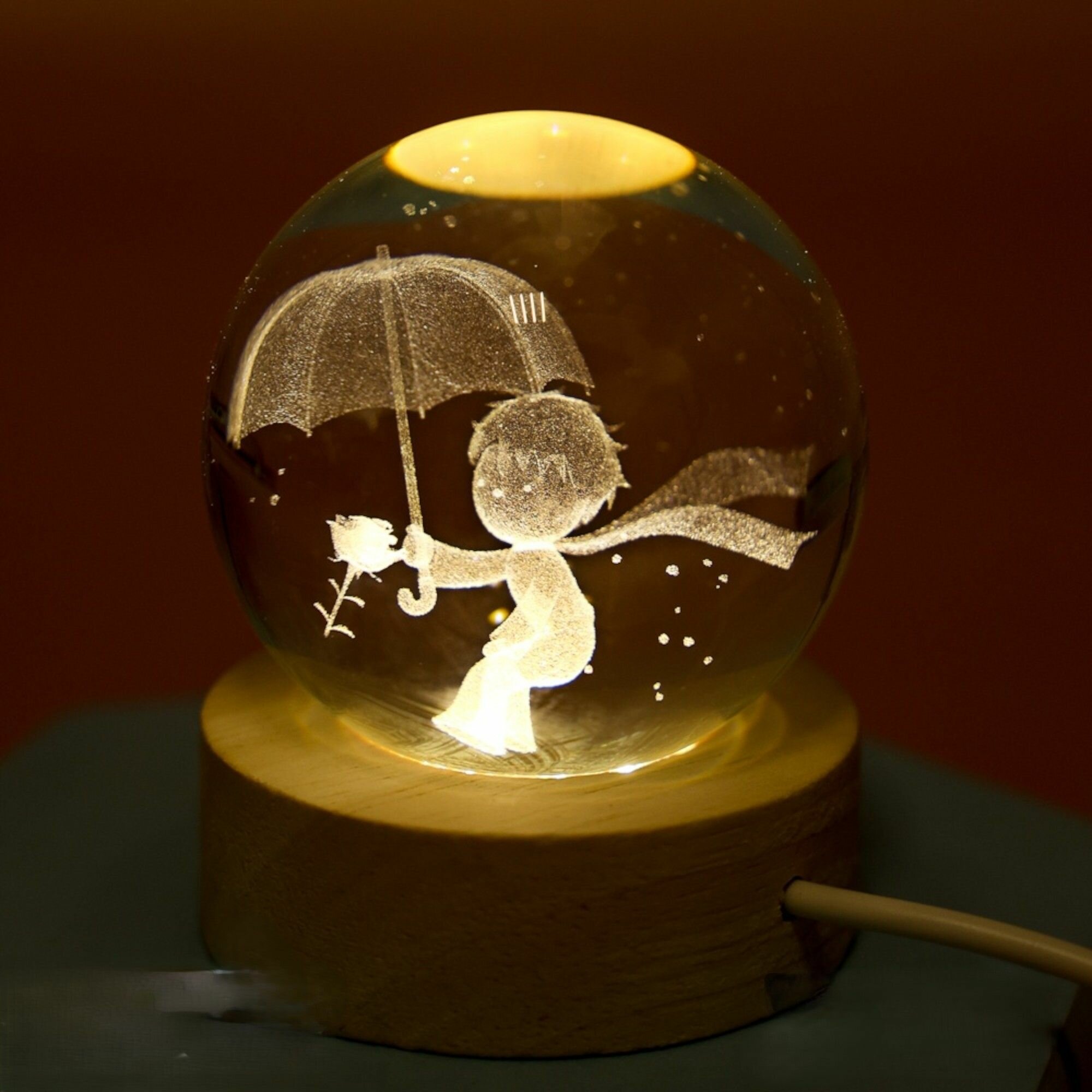 Светильник-ночник "Хрустальный шар" "Маленький Принц с зонтиком", 6 см