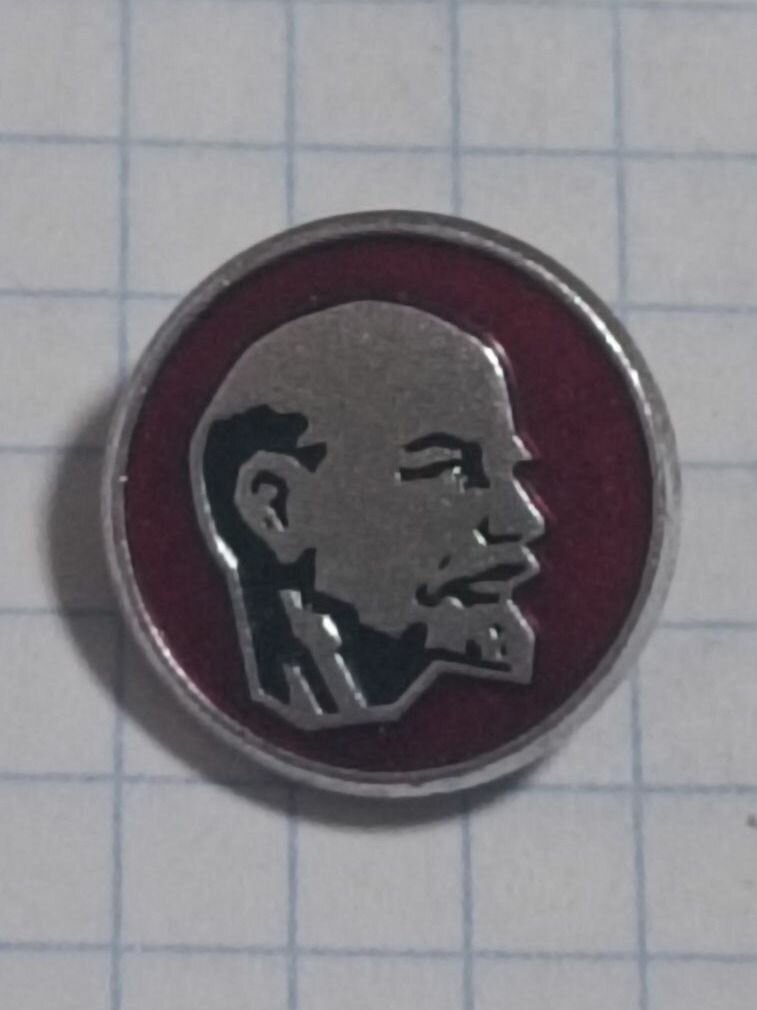 Значок с профилем Ленина