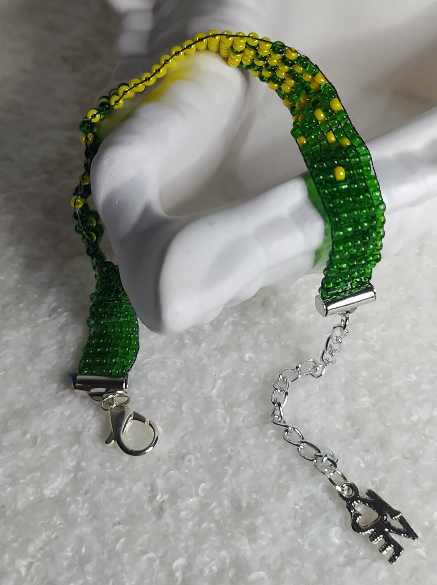 Плетеный браслет