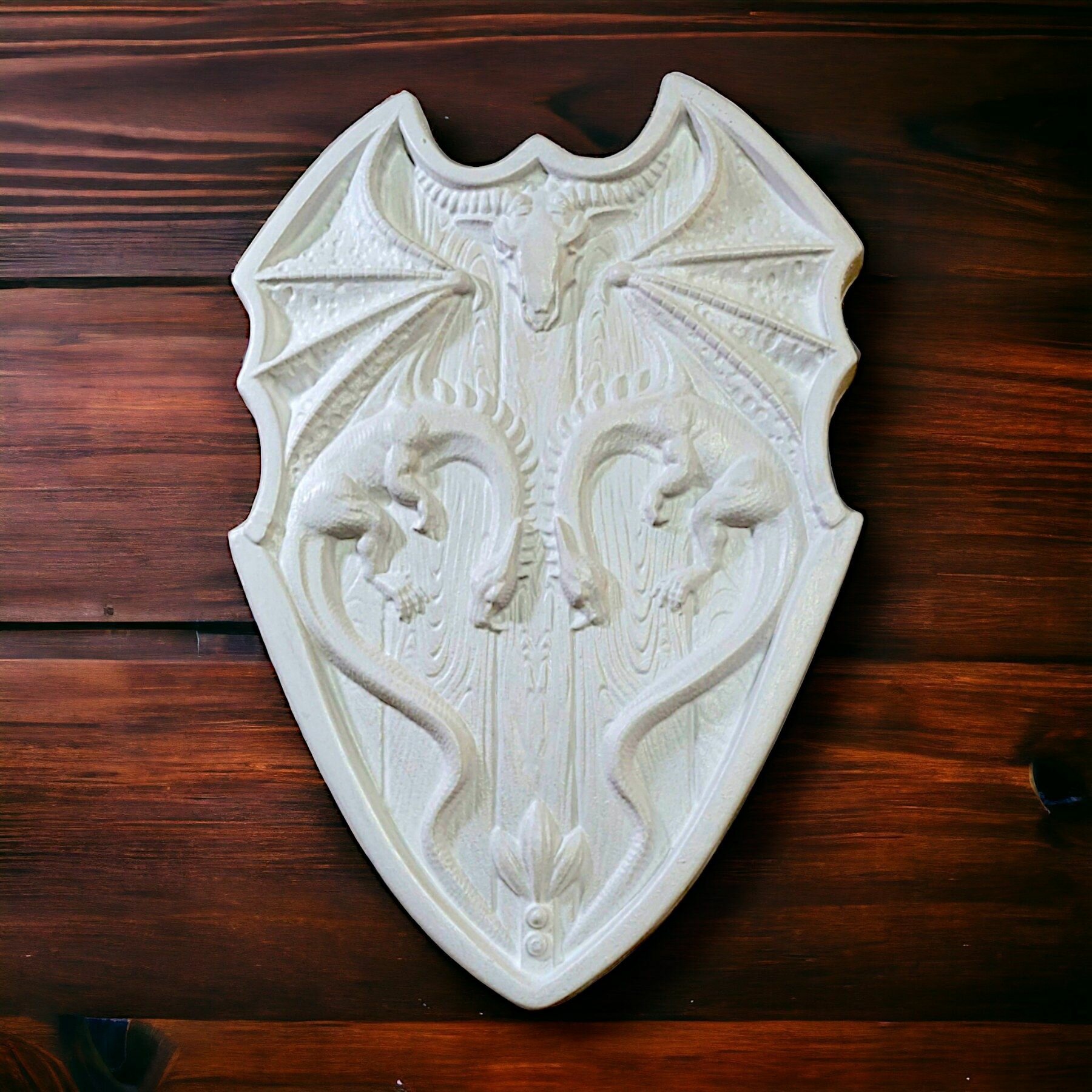 Большое панно, сувенир Щит и Драконы из гипса. Декор, картина для дома, офиса, кафе.