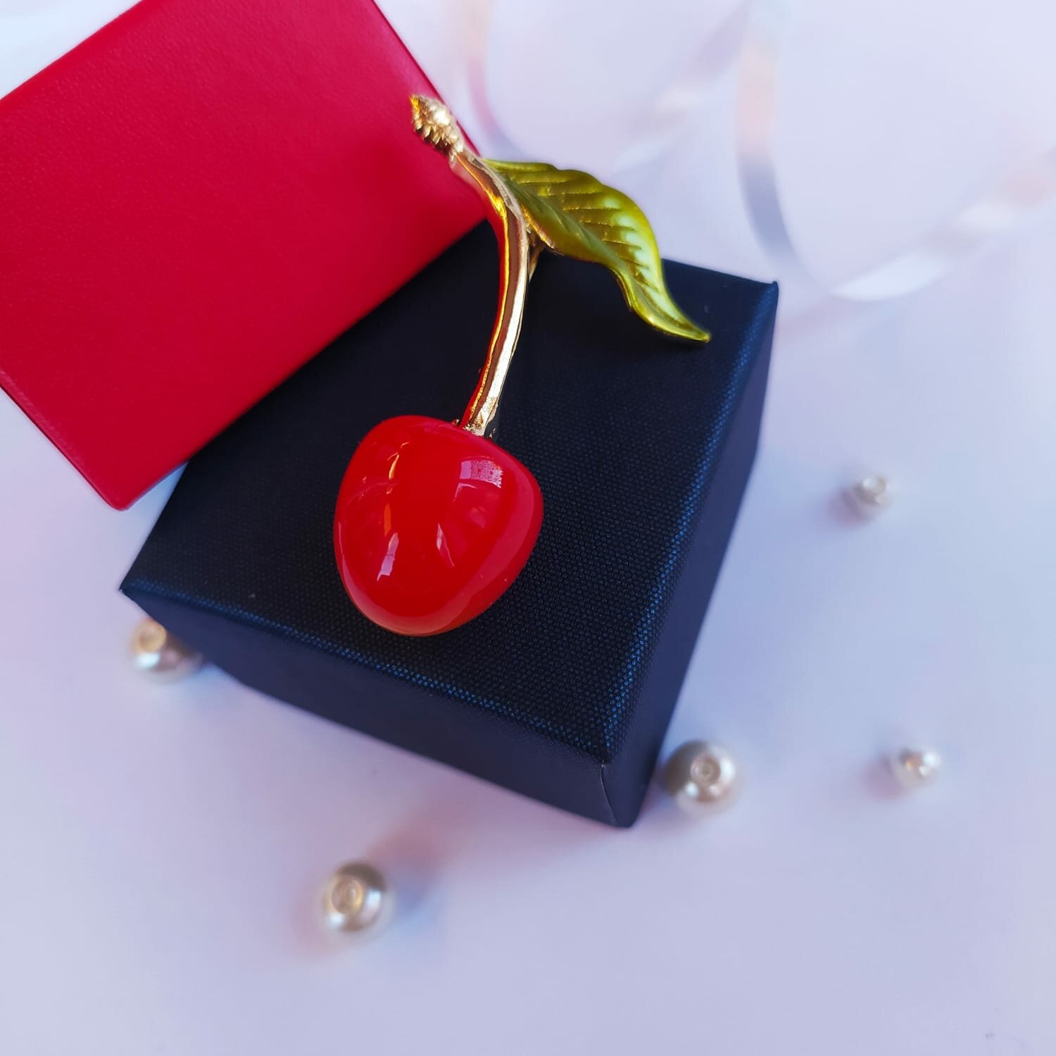 Брошь, эмаль, пластик