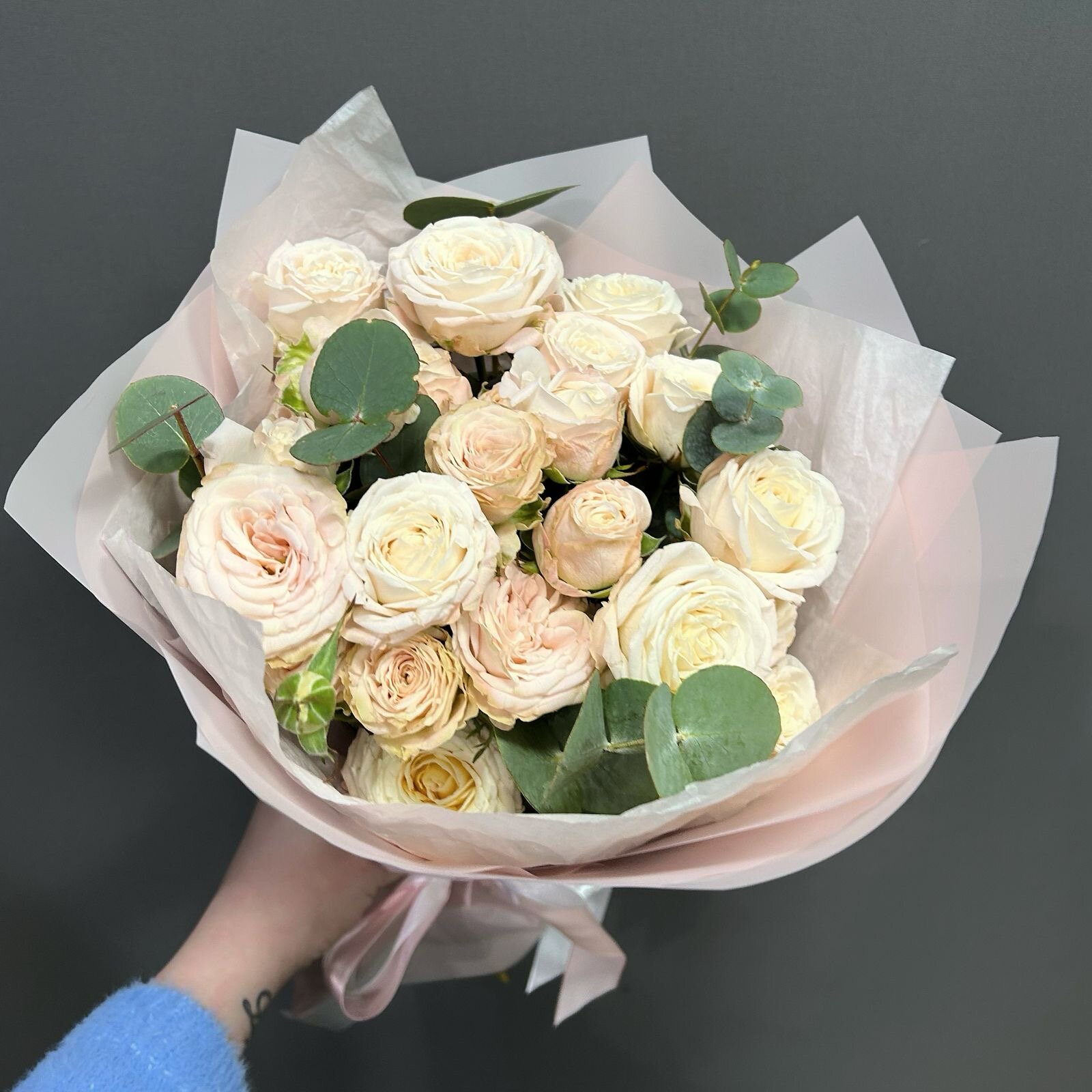 Букет из кустовых пионовидных роз Бомбастик