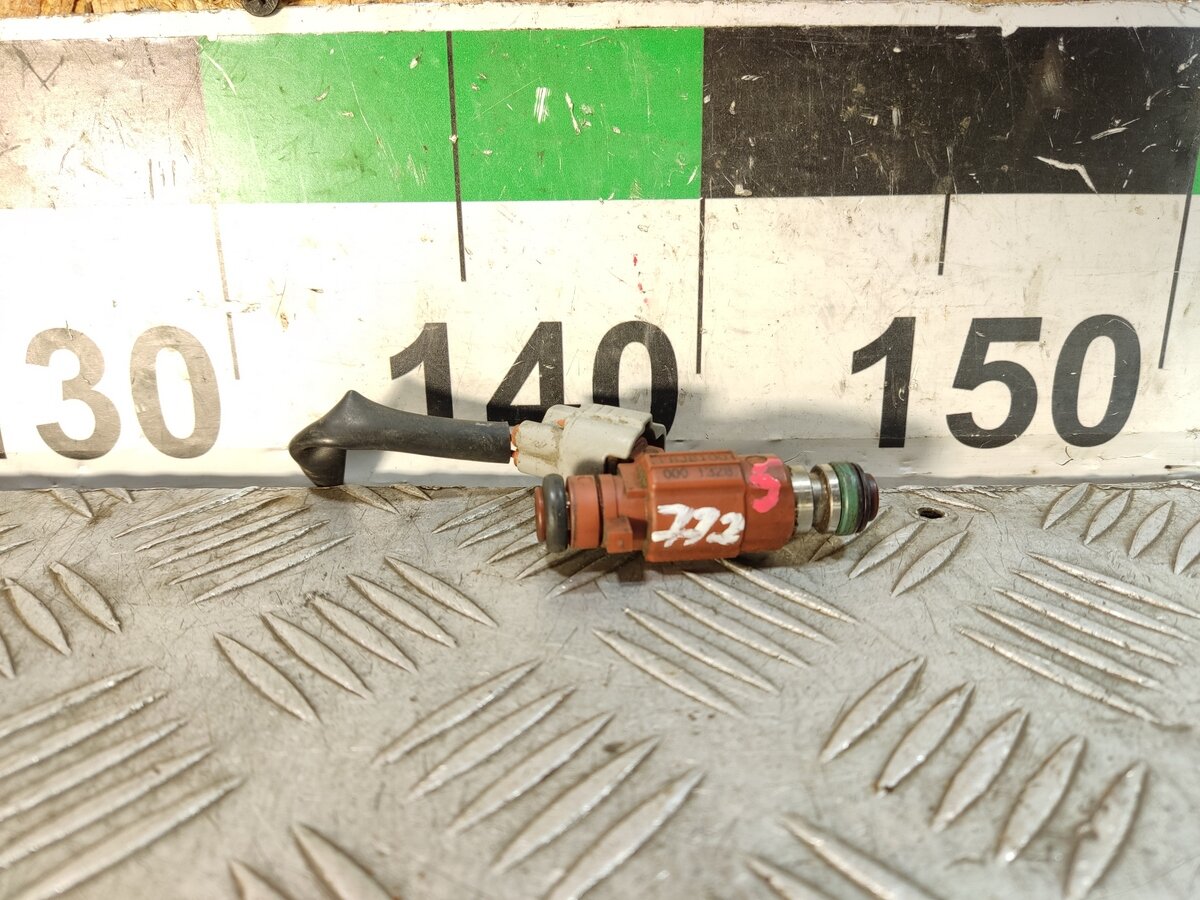 Форсунка двигателя NISSAN Maxima a33 FBJB100