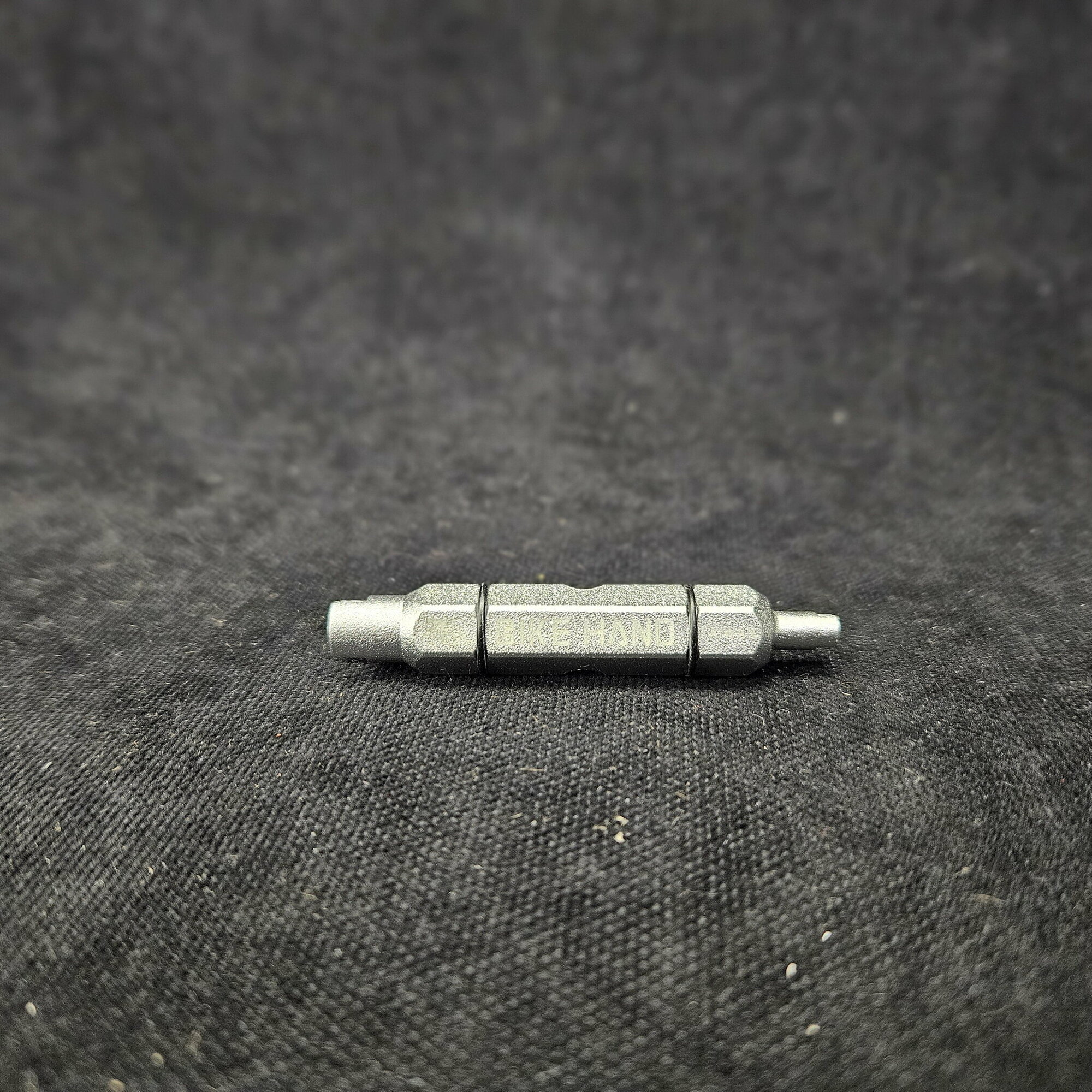 Съемник для ниппелей BikeHand YC-1VW, подходит для Presta и Schrader