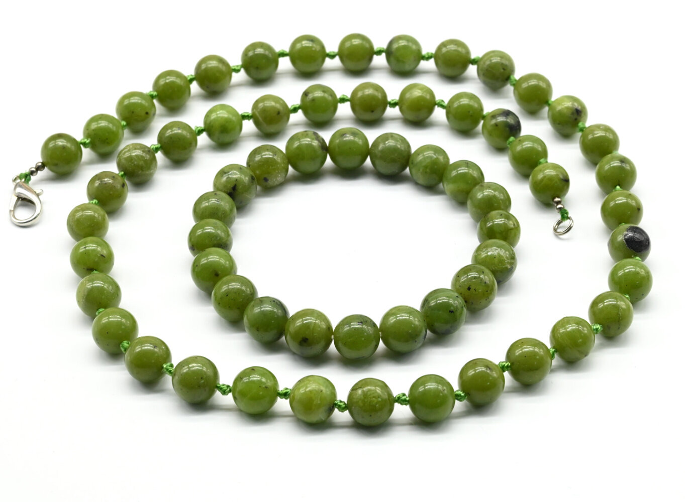 Бусы, нефрит