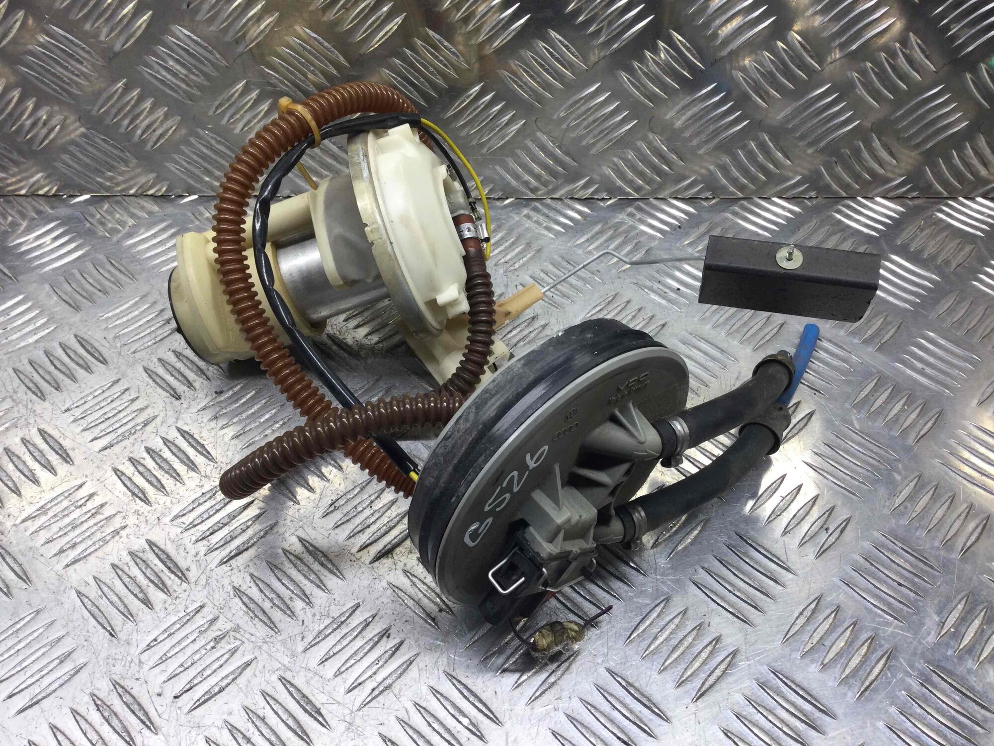 Б/У Насос топливный Volkswagen Golf 4 поколение (1997-2004) 2000 г.