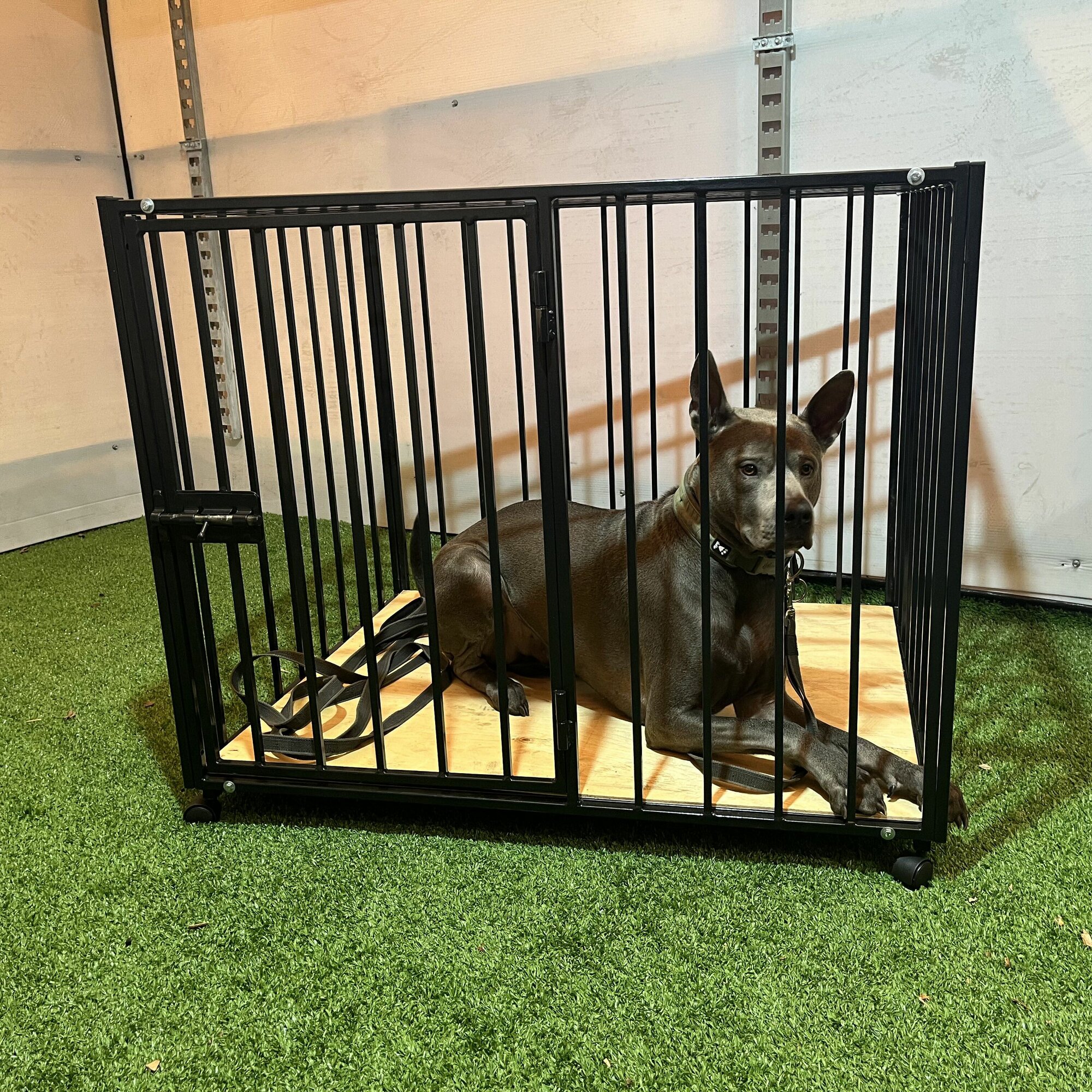 Клетка для собаки, стационарная, передвижная, усиленная 1040х830х800 мм.