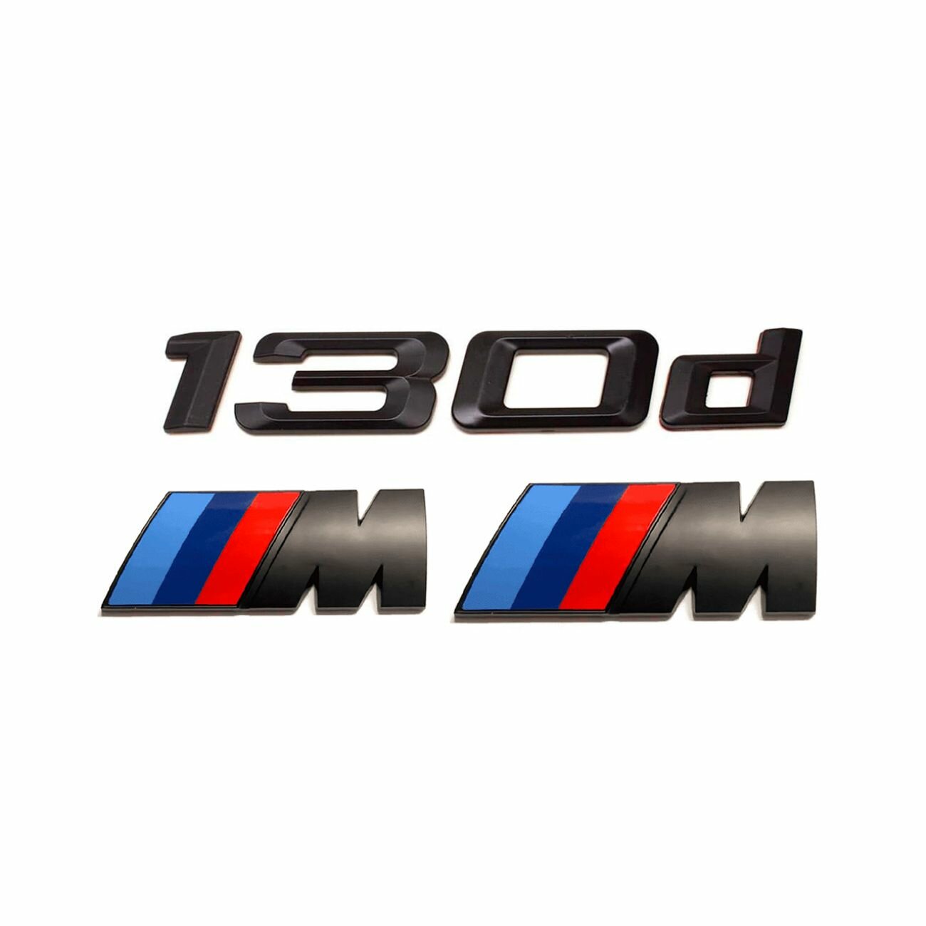 Комплект: шильдик на багажник 130 d для BMW 1 ой серии + 2 эмблемы на крыло M-performance черный мат