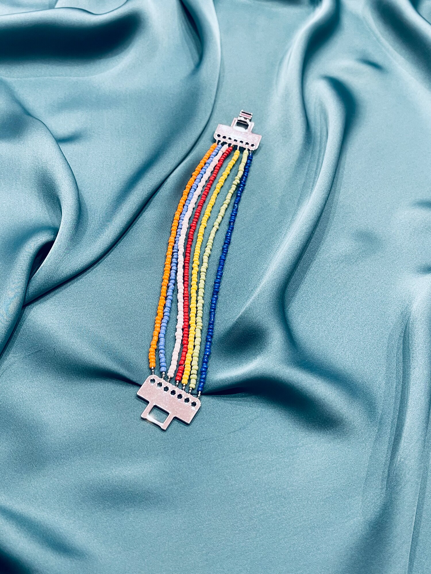 Браслет, бисер