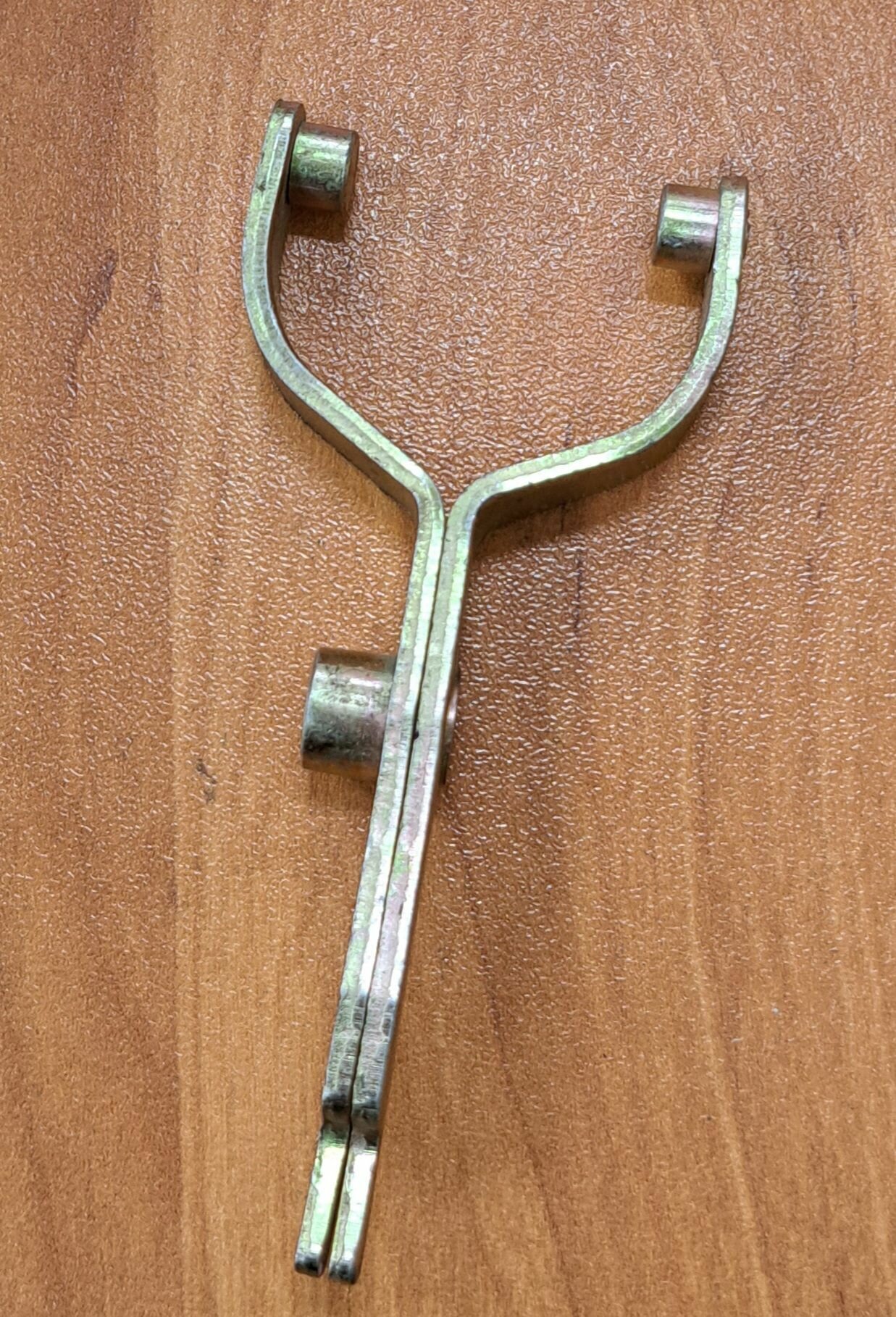 СТ230-3708020ВТ Рычаг (вилка) стартера подходит на Газ-24, Паз, Газ-53, Уаз (230 группы)