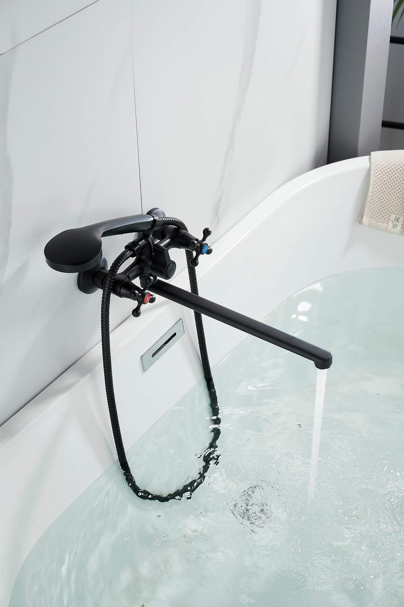 Смеситель для ванны ALOUTE черный, двухручковый, картридж 40 мм, излив 30 см.