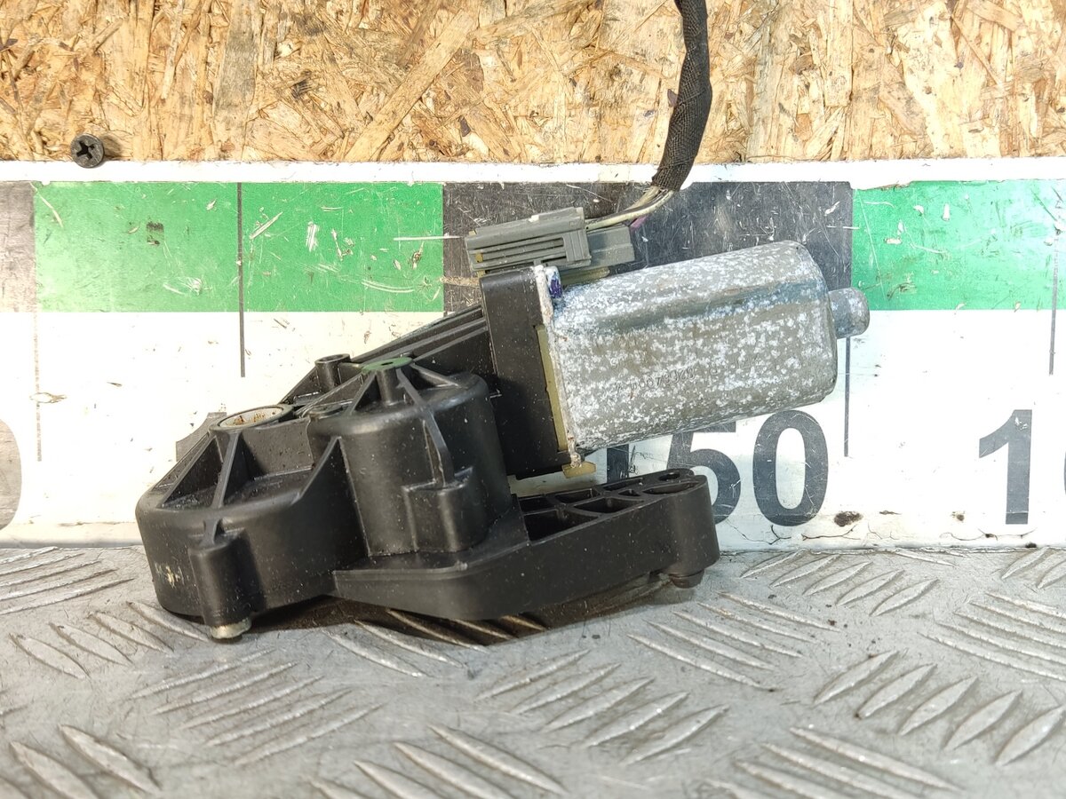 Моторчик регулировки сиденья MERCEDES GL w166 826649984