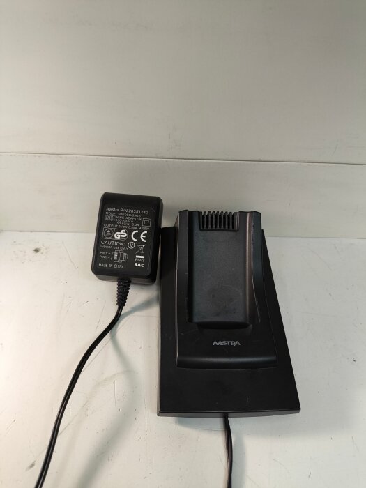 База зарядки AASTRA Chargingbay Office 130/135 CB CB ZGV985.EXP.CB.BB-1B с блоком питания 9V 0.55A