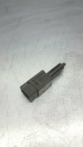 Концевик педали тормоза Nissan Tiida C11 HR16 2004 (б/у)