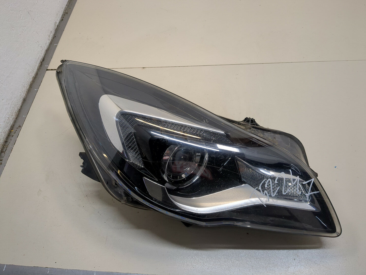 Фара (передняя) правая Opel Insignia Б/У