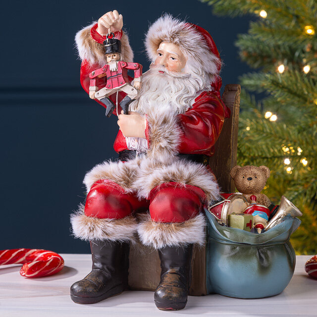 Фигурка Санта Клаус со щелкунчиком в красном кафтане - Merry Christmas 19 см, Winter Deco, 1001110