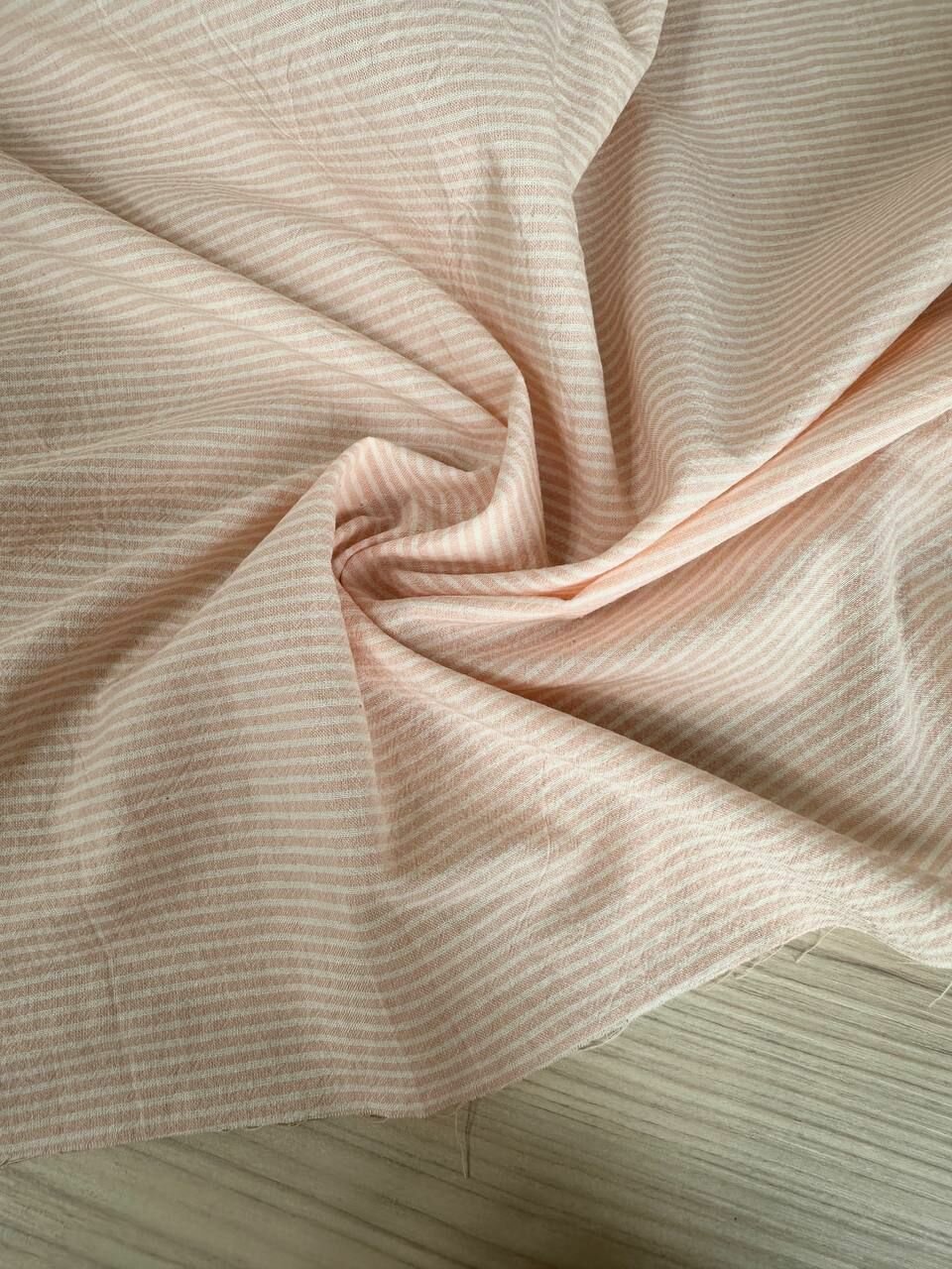 1,5м. Вареный (стираный) хлопок. Ткань для шитья. Ширина 250 см. Цвет персиковый.