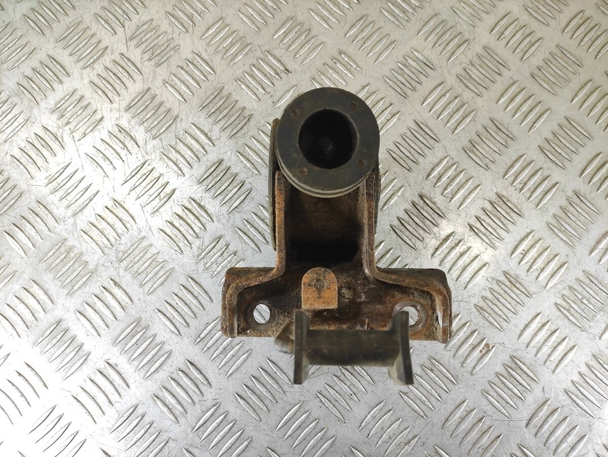 Опора двигателя левая MAZDA MPV LW ЛВ LD4739070A